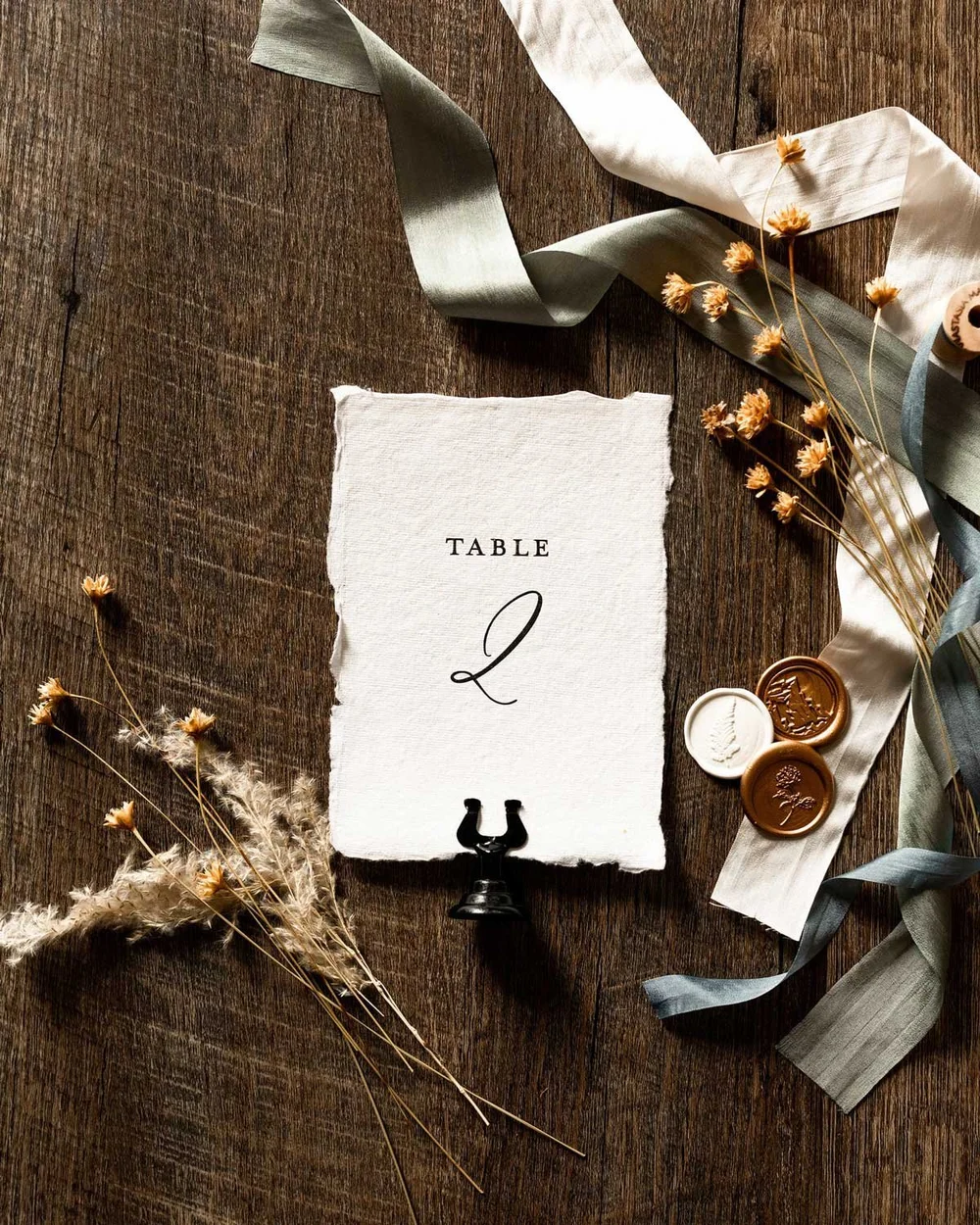 21 Prettiest Wedding Table Number Ideas / Acrylic, Paper or DIY Template