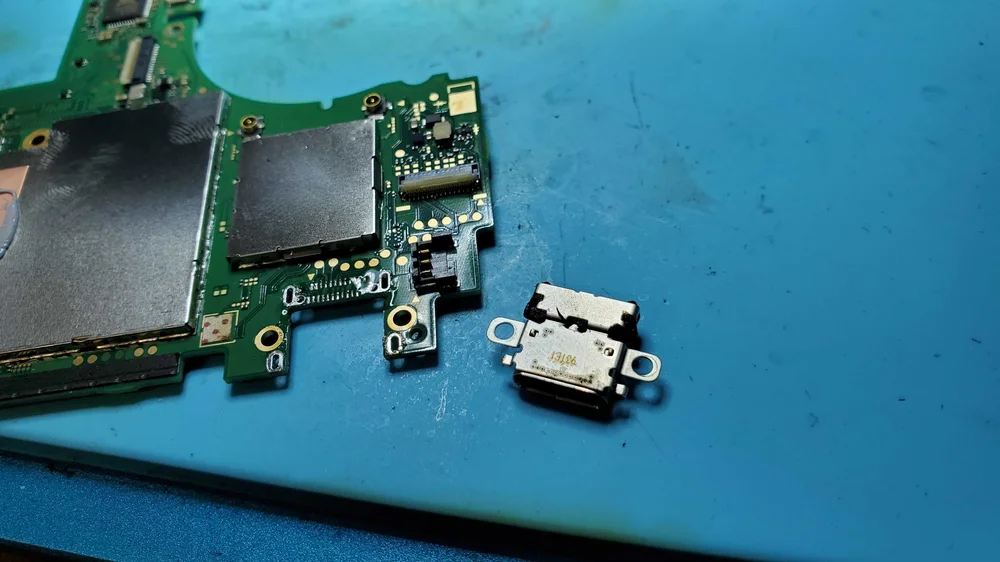 Nintendo Switch Lite USB-C Charging Port Repair — Micro Soldering ...
