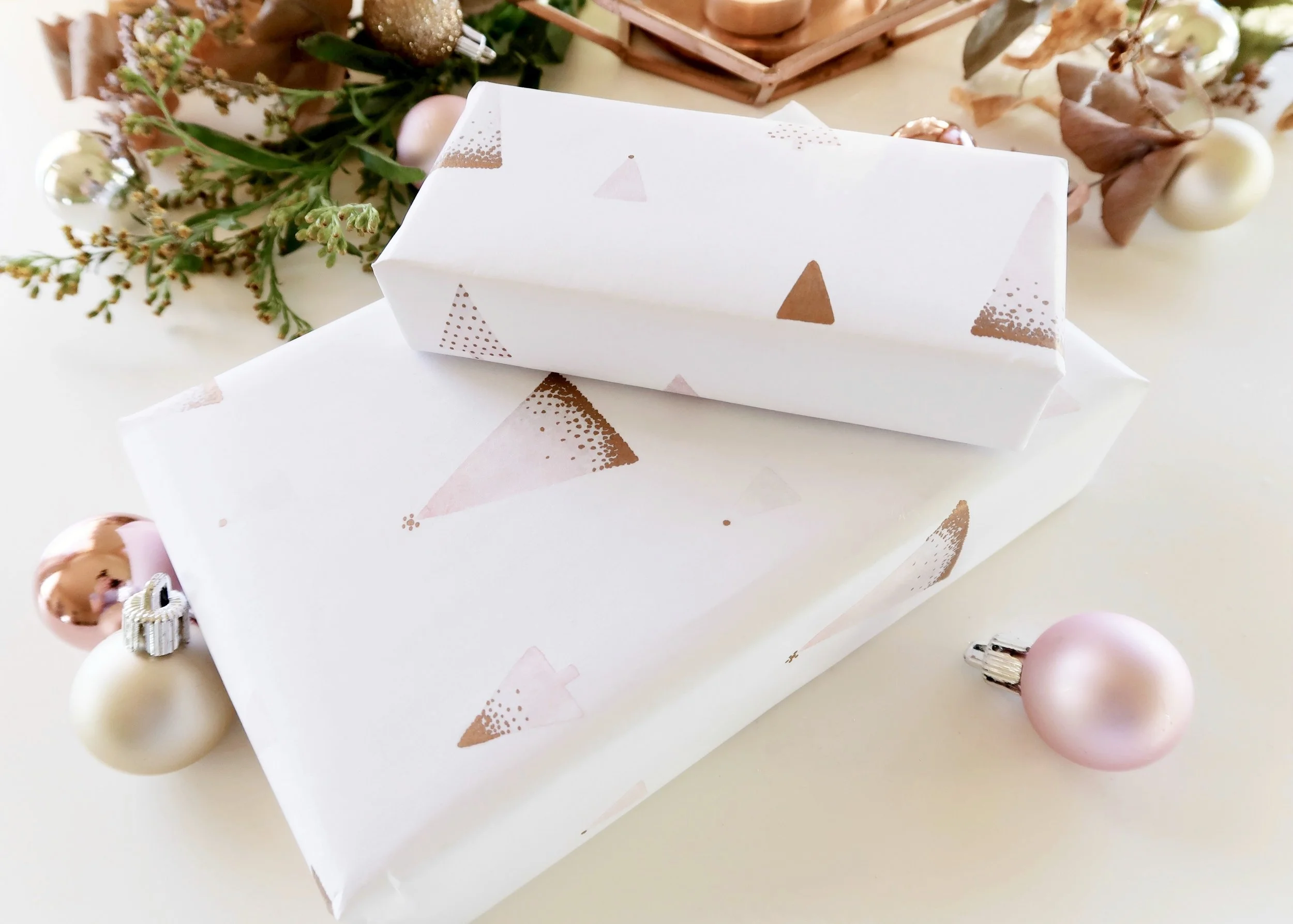 DIY // PRINTABLE FESTIVE WRAPPING — ISOSCELLA