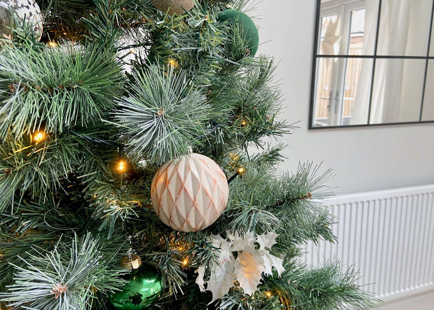 Rustic Metal Effect Baubles — ISOSCELLA