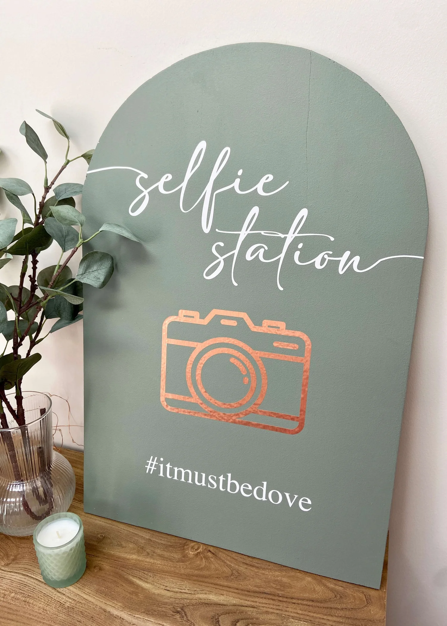 Selfie Station Sign — ISOSCELLA