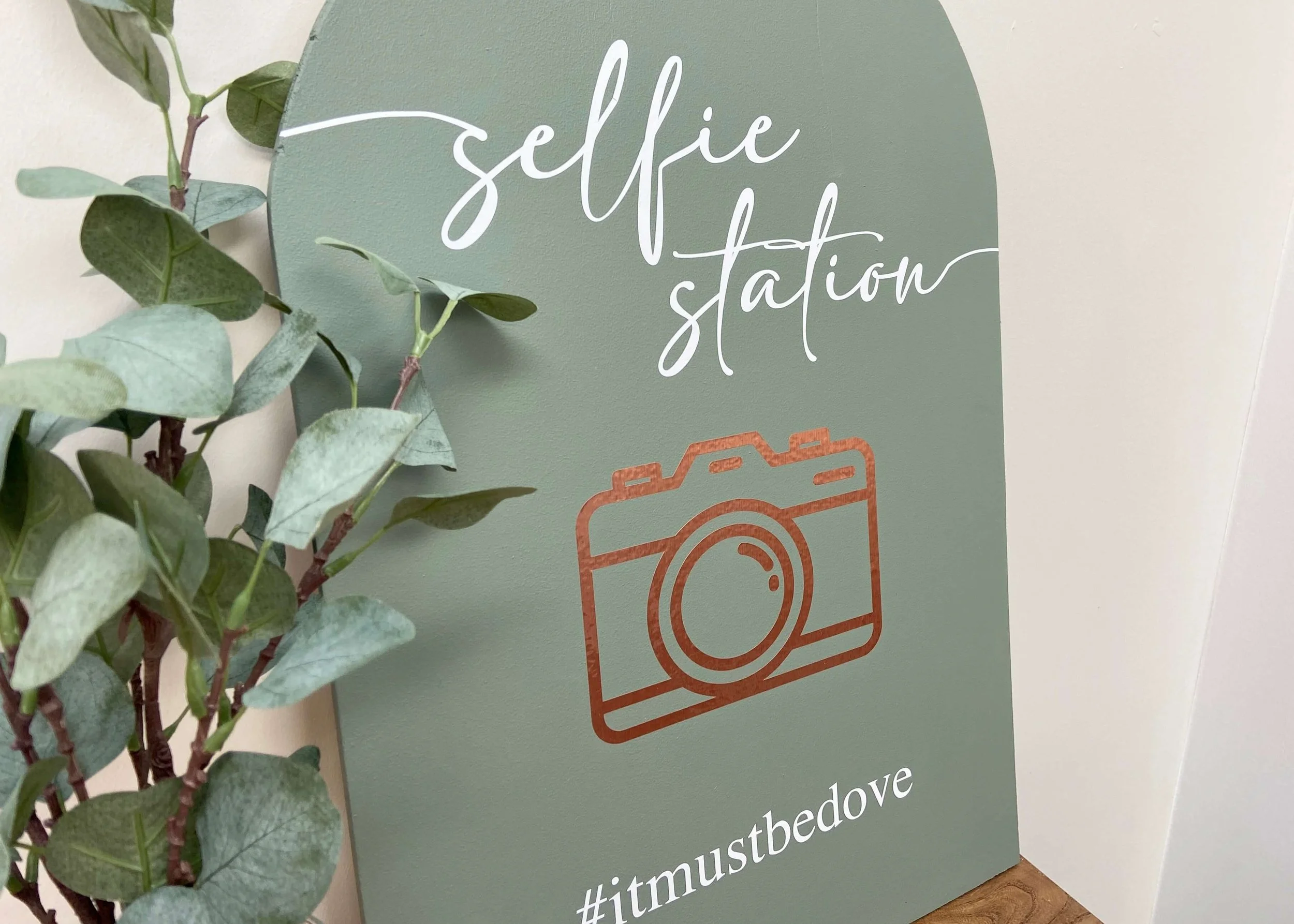 Selfie Station Sign — ISOSCELLA