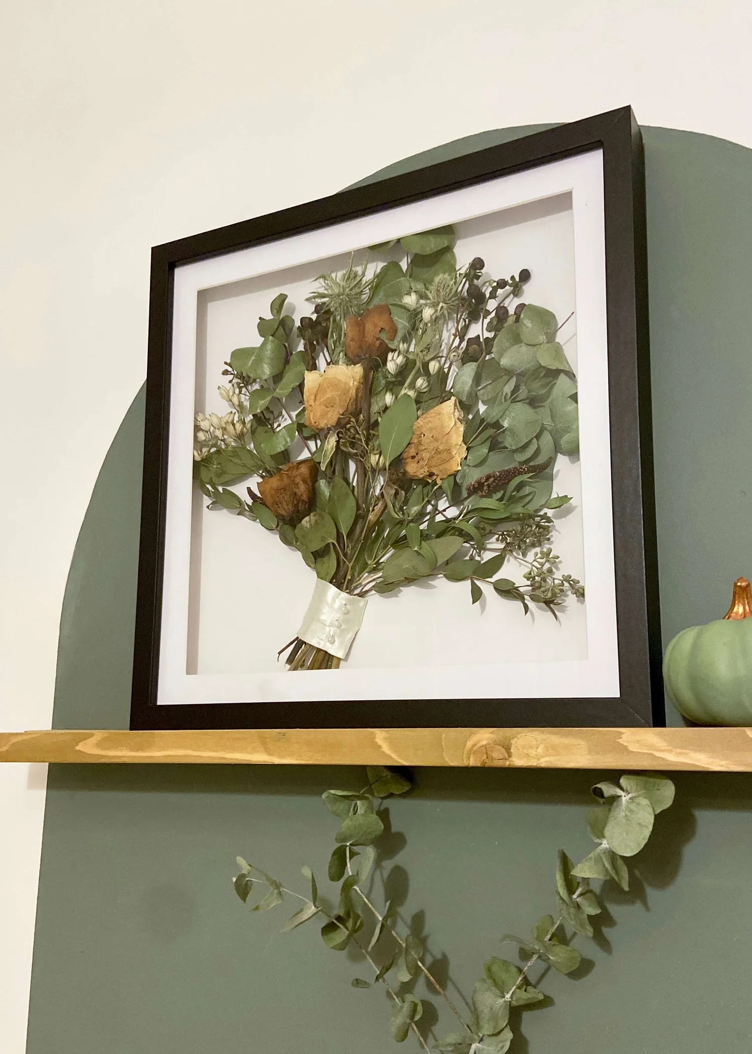 DIY Wedding Bouquet Frame — ISOSCELLA