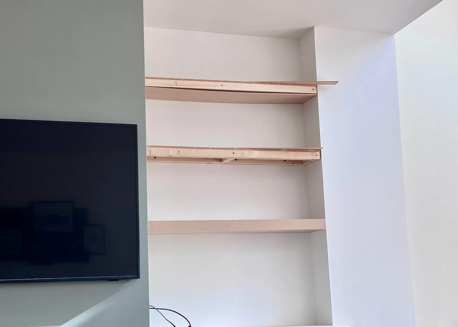 MDF Floating Shelves — ISOSCELLA
