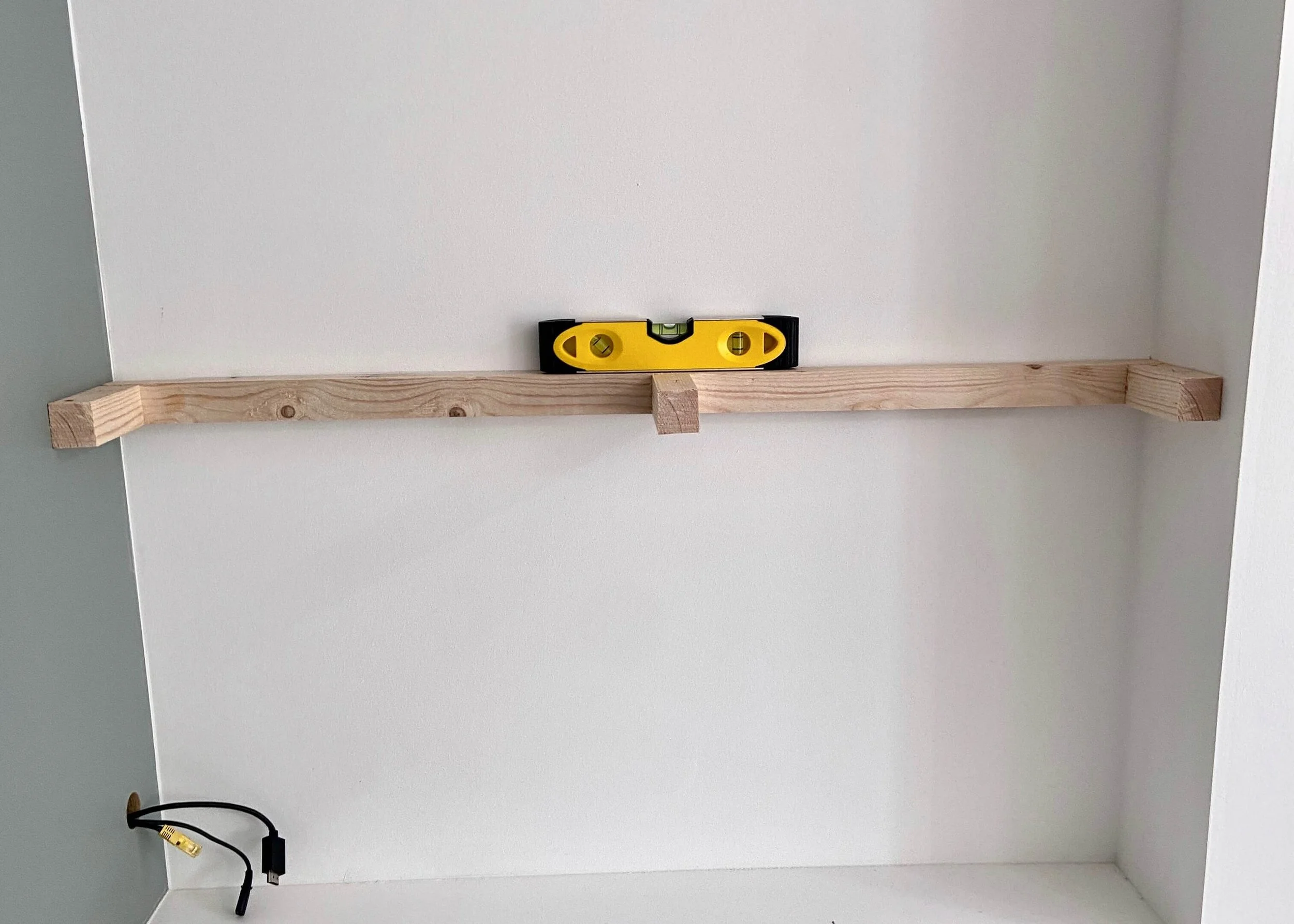 MDF Floating Shelves — ISOSCELLA