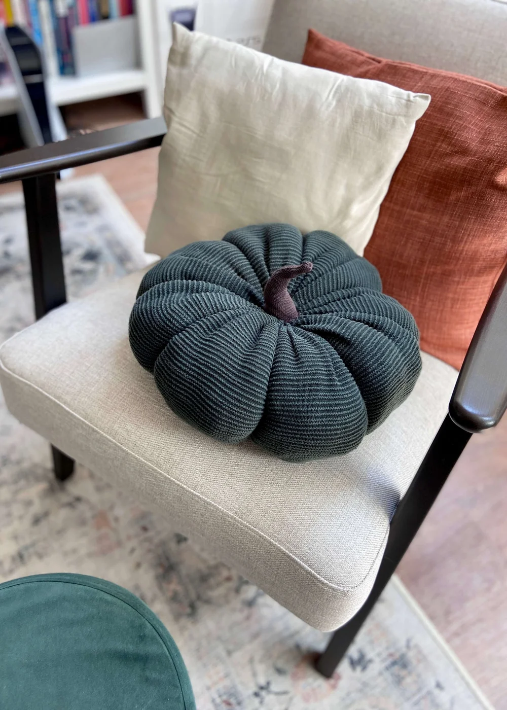 How to Sew a Pumpkin Cushion — ISOSCELLA