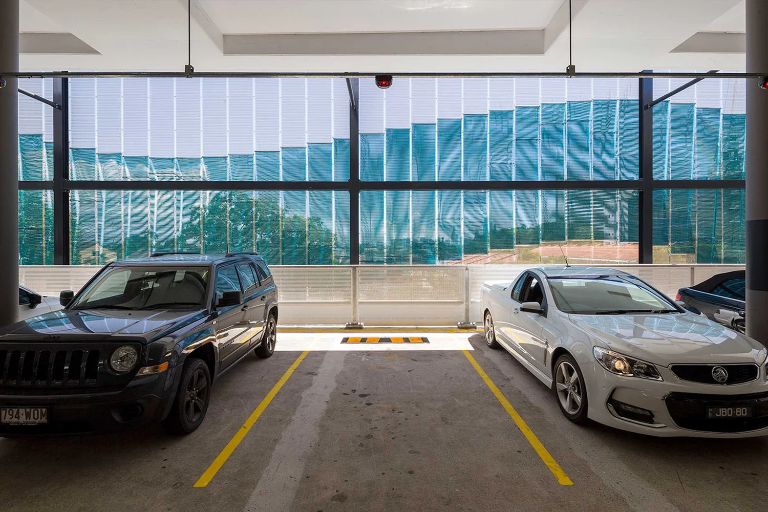 Kinetic Parking Garage Facade for Pacific Fair Shopping Centre ...