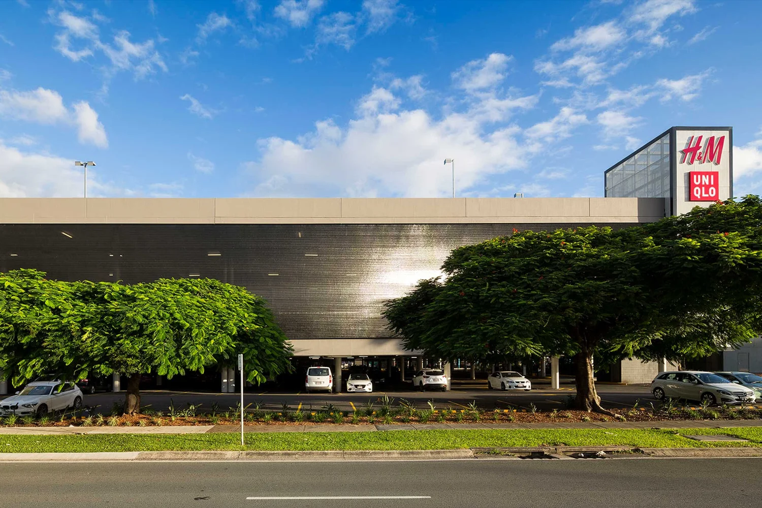 Kinetic Parking Garage Facade for Pacific Fair Shopping Centre ...