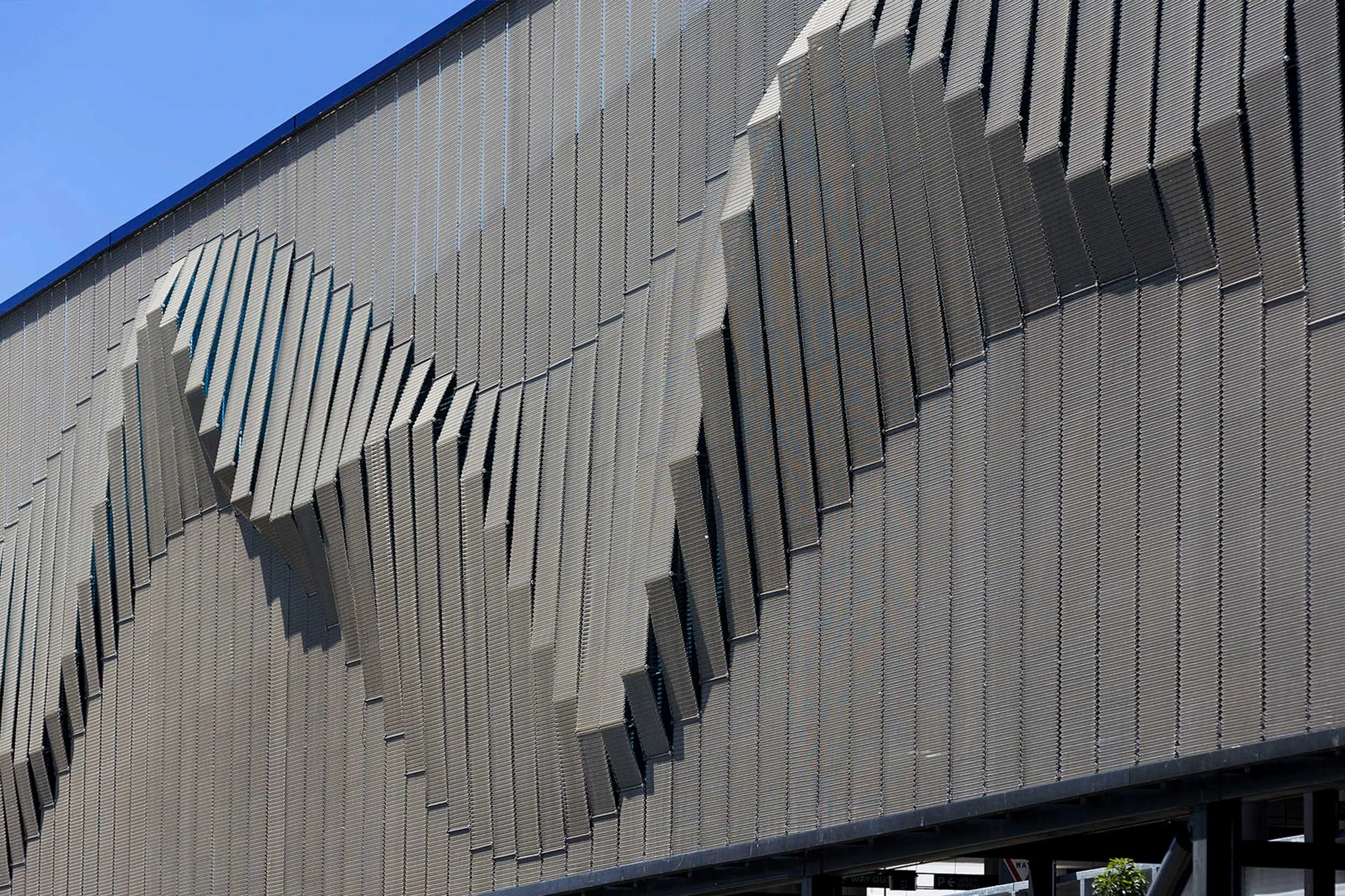 Kinetic Parking Garage Facade for Pacific Fair Shopping Centre ...