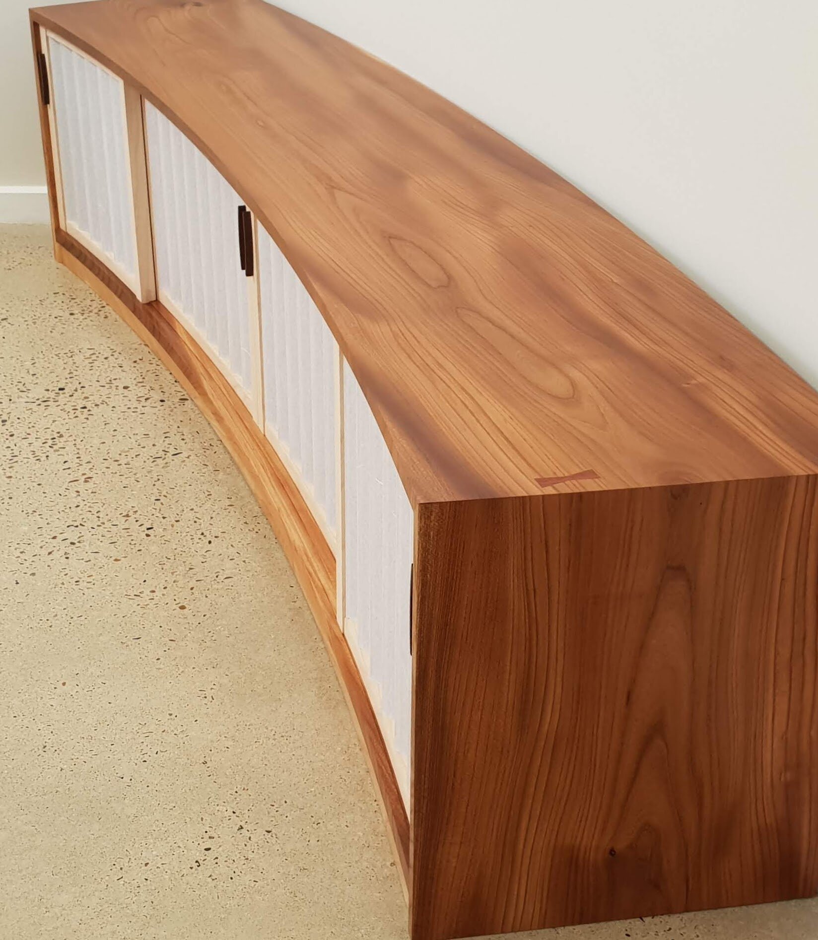 Curved cabinet — KOITOYA