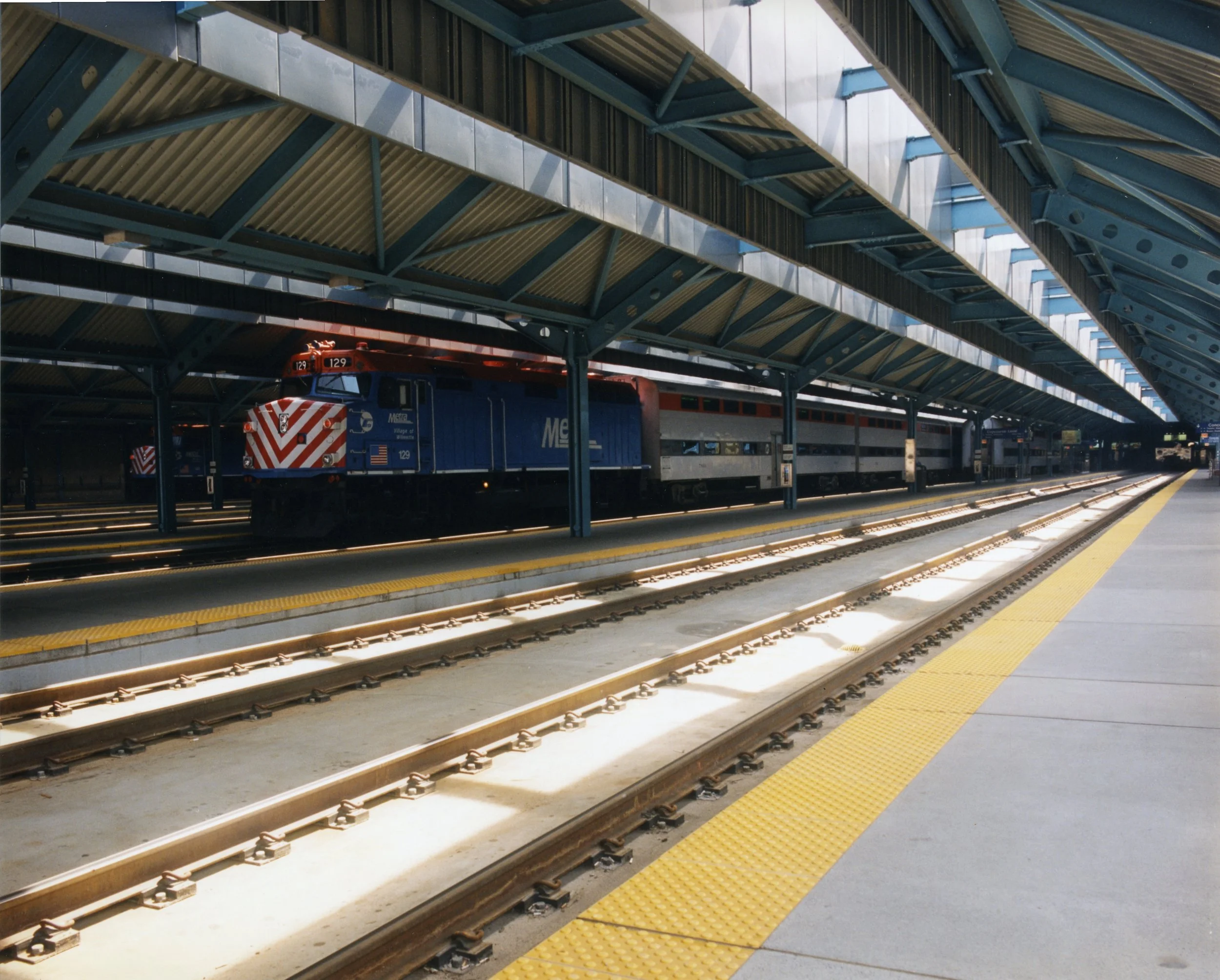 Metra Station AVALOTIS CORPORATION