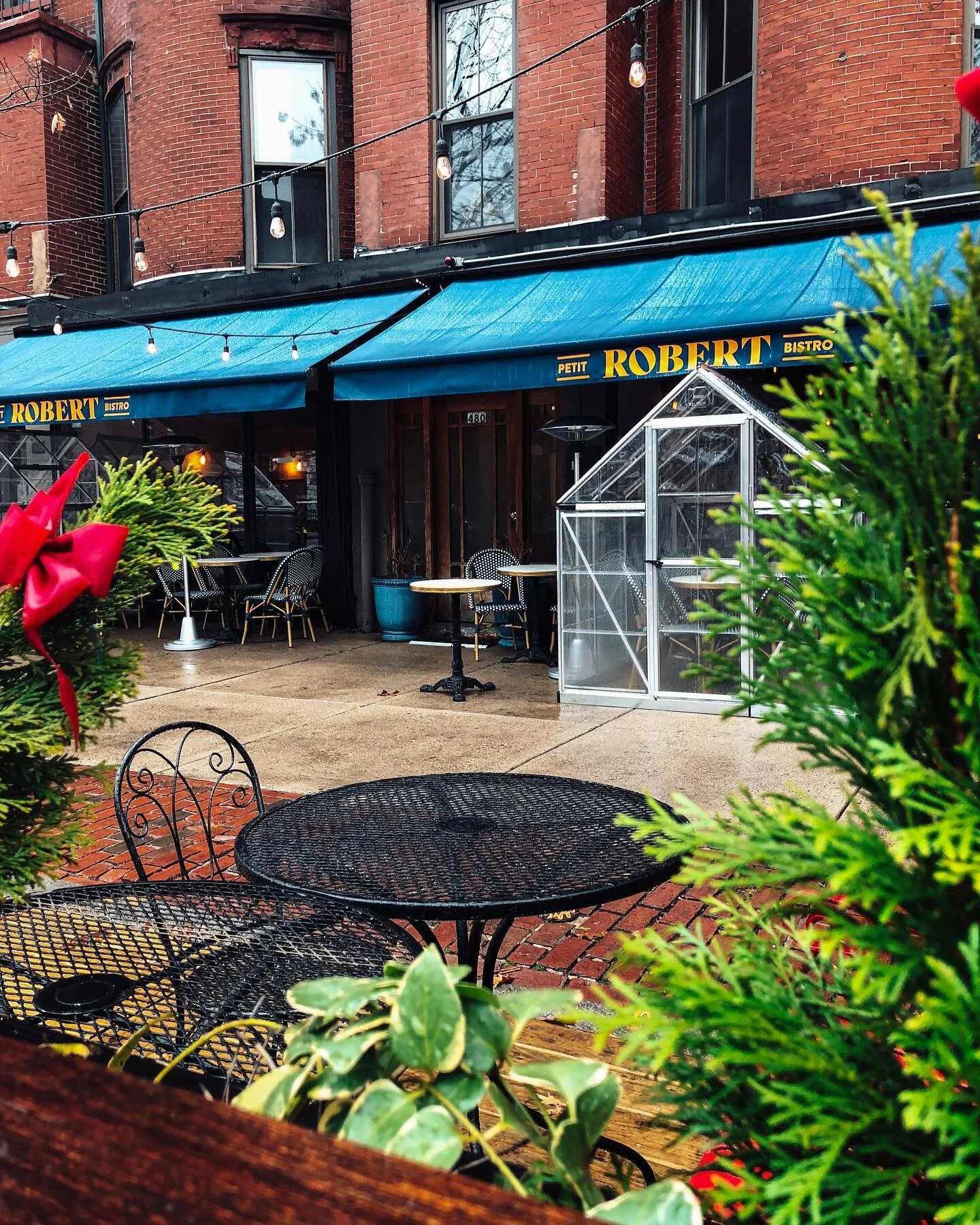 Petit Robert Bistro | Boston French Bistro