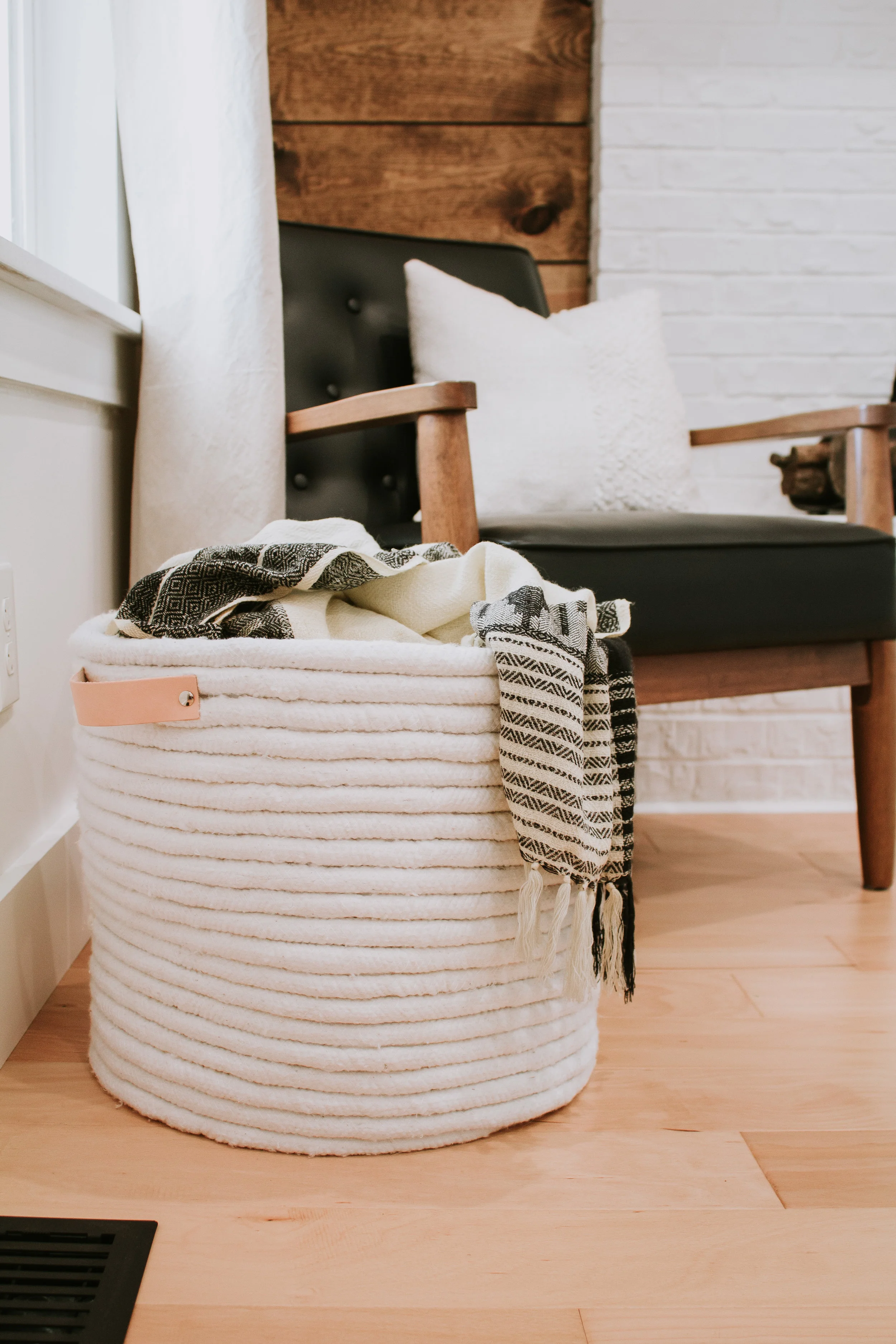 DIY NO SEW ROPE BASKET - Nadine Stay