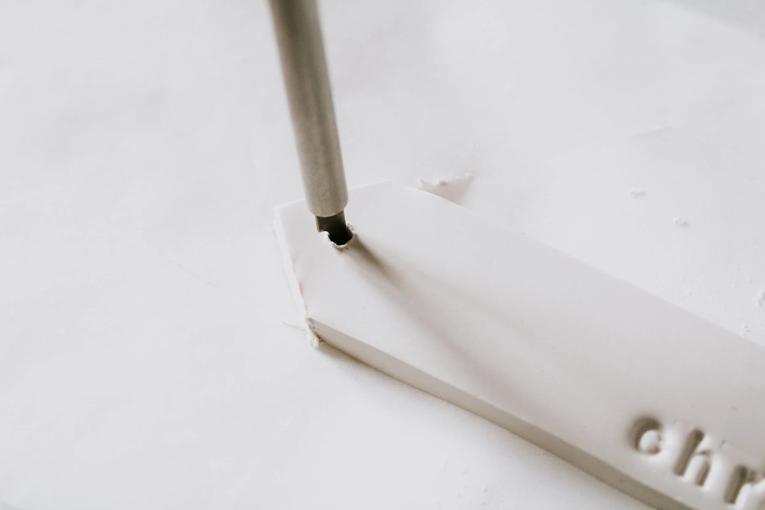 CREATIVE GIFT WRAPPING WITH DIY CLAY NAME TAGS - Nadine Stay