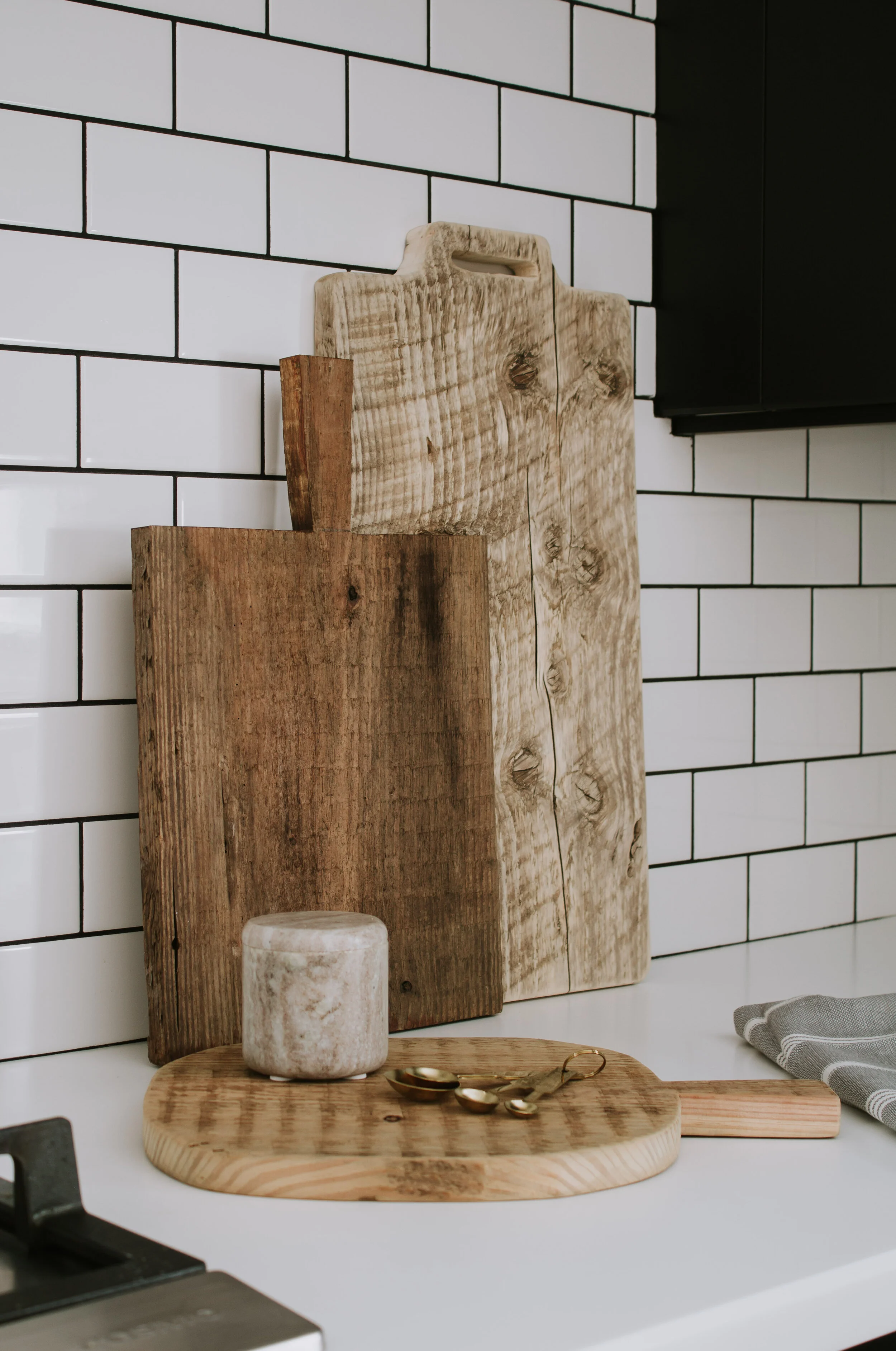 DIY AGED BREADBOARDS 2 WAYS: FOOD SAFE + DECORATIVE - Nadine Stay