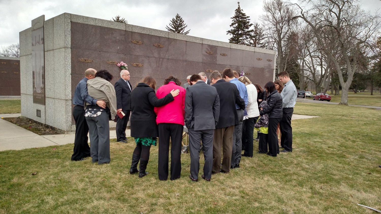 5 Reasons to Consider a Graveside Ceremony — Heritage Blog