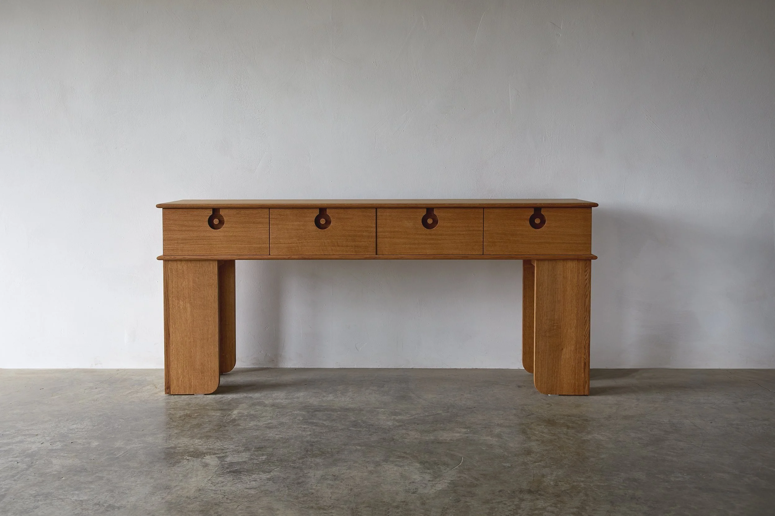 Molina Console — fern