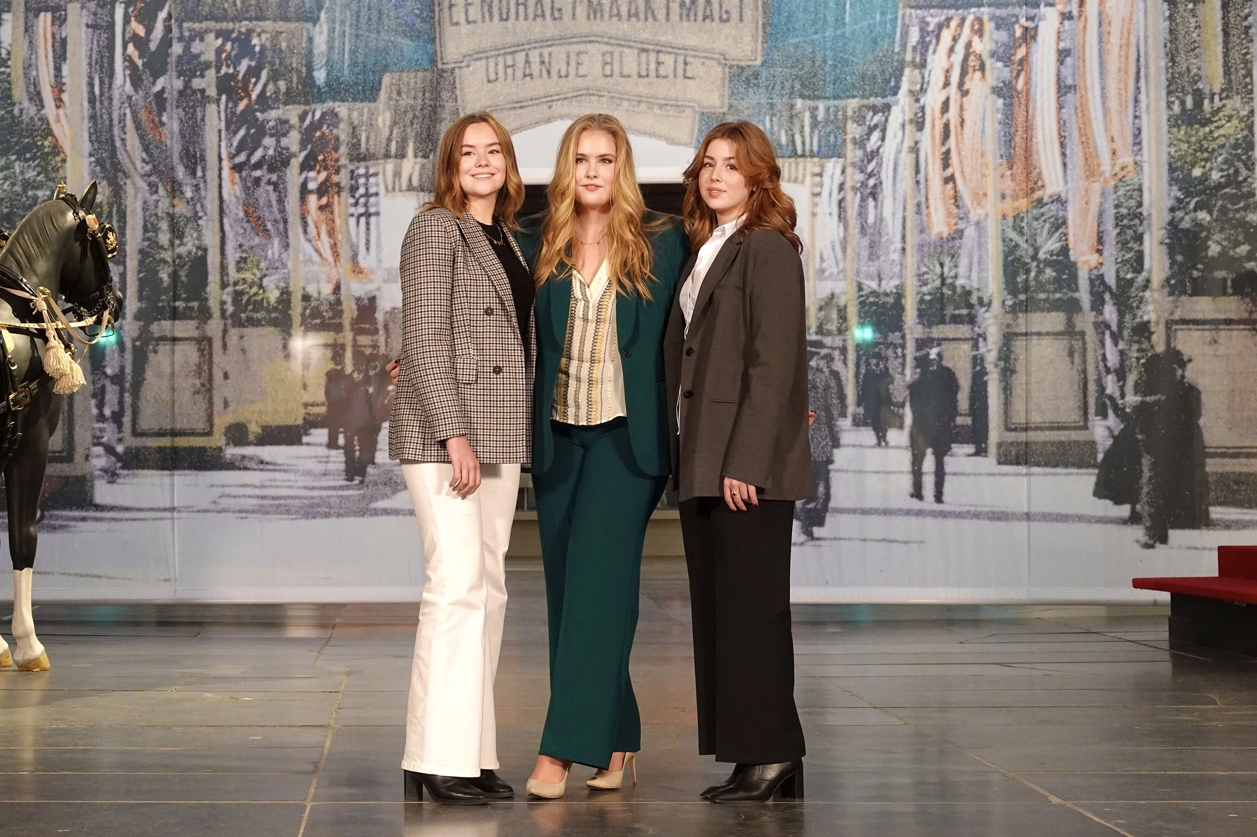 Dutch Royal Family poses for Fall Photosession — UFO No More