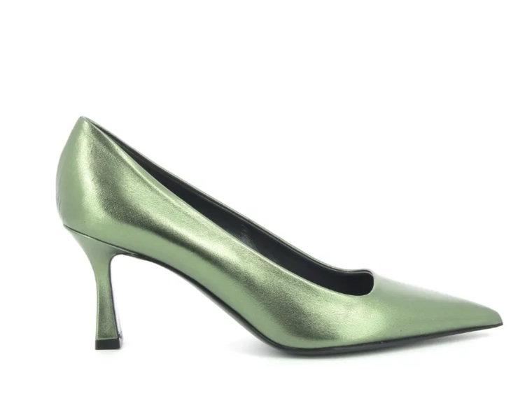 Natan Pointed Pumps in Sage Patent Leather — UFO No More