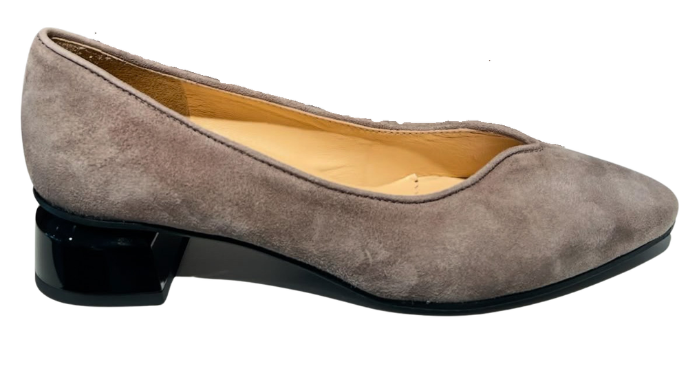 Brunate V-Shaped Pumps in Taupe — UFO No More