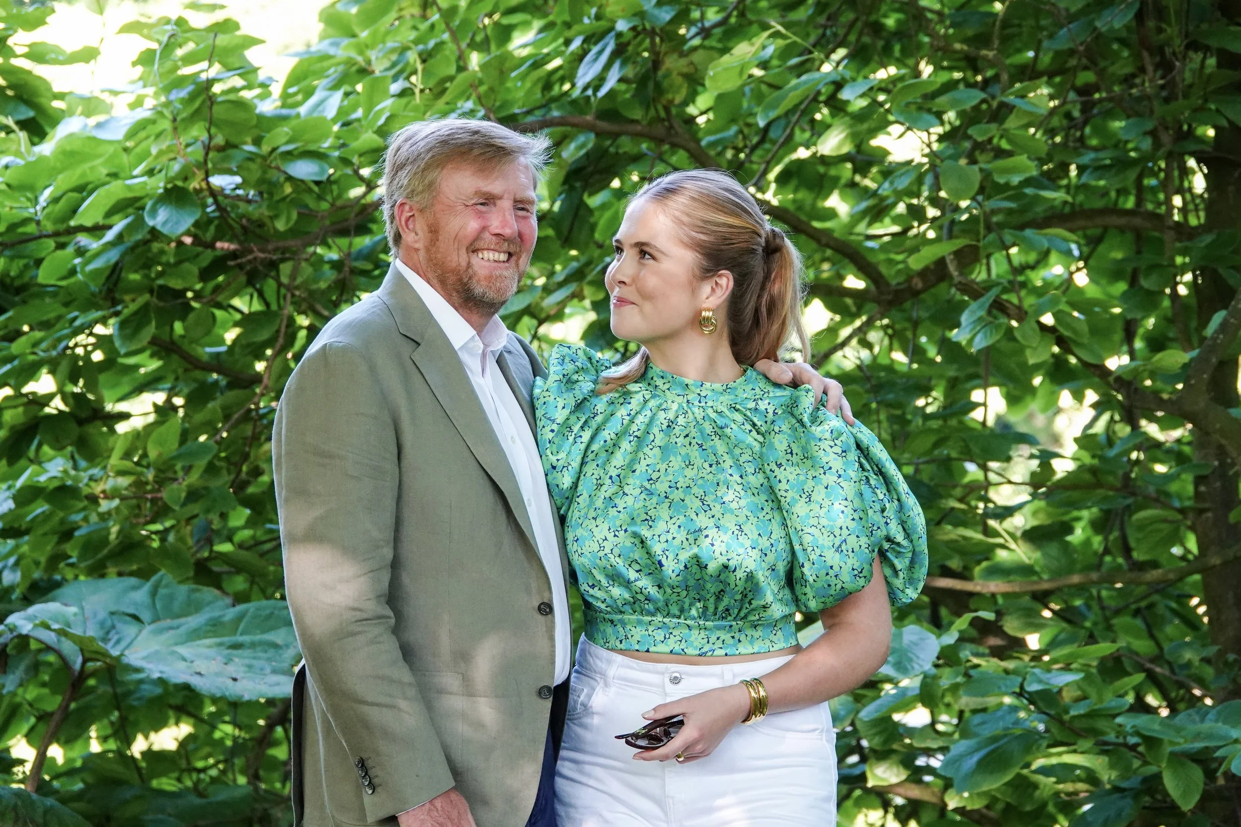 Dutch Royal Family poses for summer photo session — UFO No More