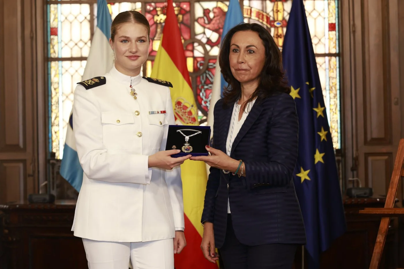 Princess Leonor receives the Gold Medal of Galicia and Adopted Daughter ...