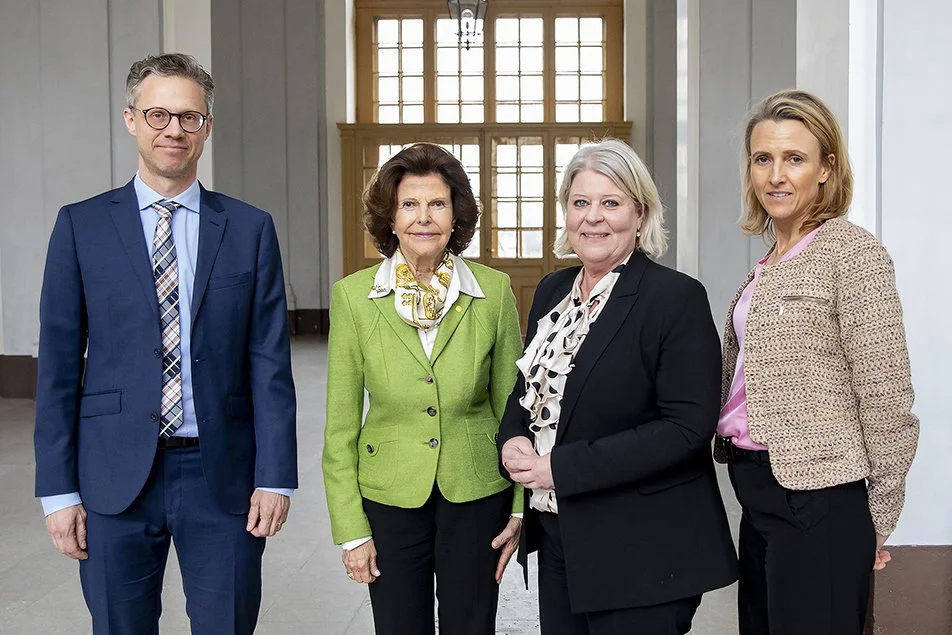Queen Silvia meets with Minister of Social Services — UFO No More