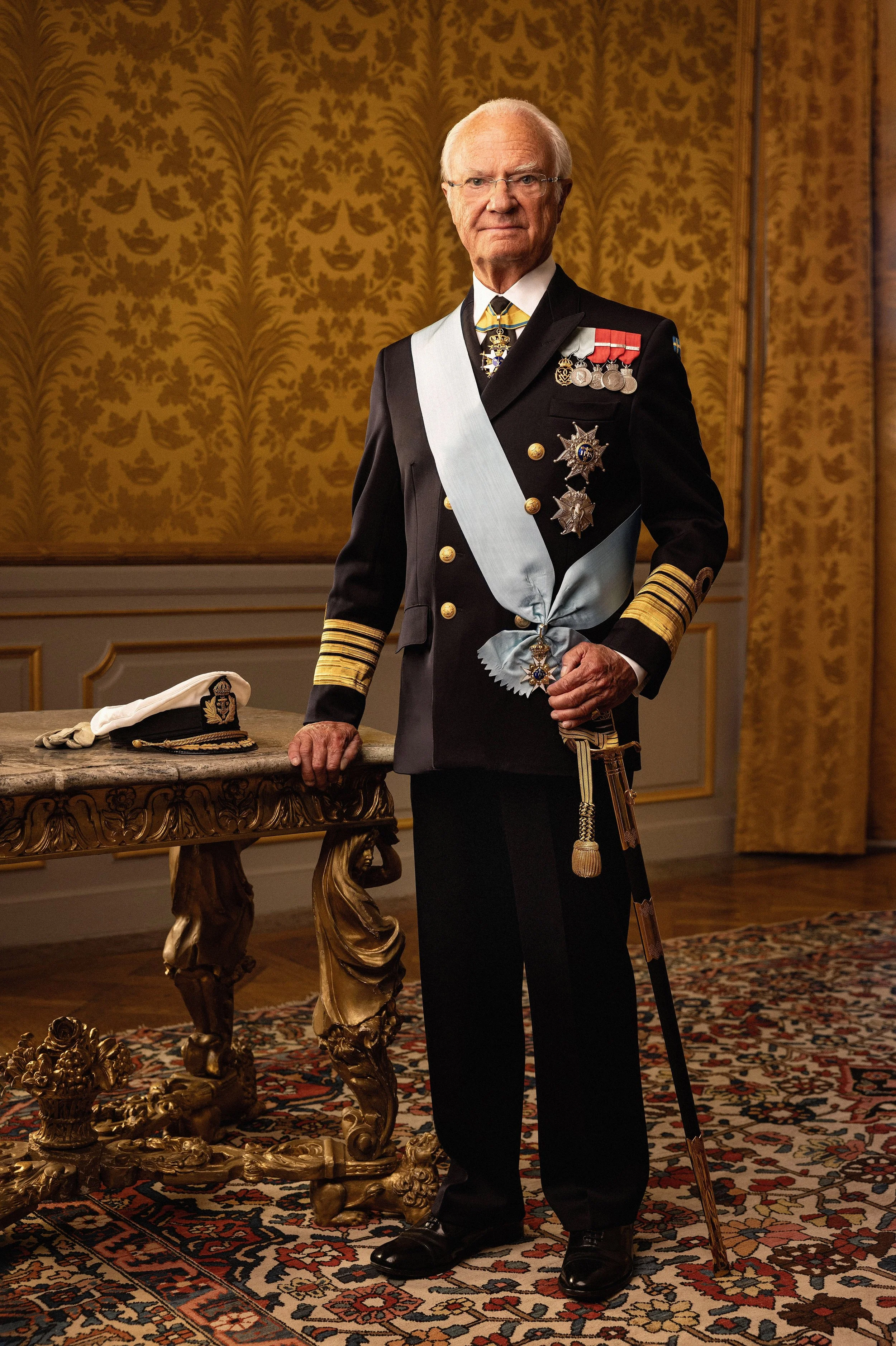 New Official Portraits of King Carl Gustaf and Queen Silvia — UFO No More