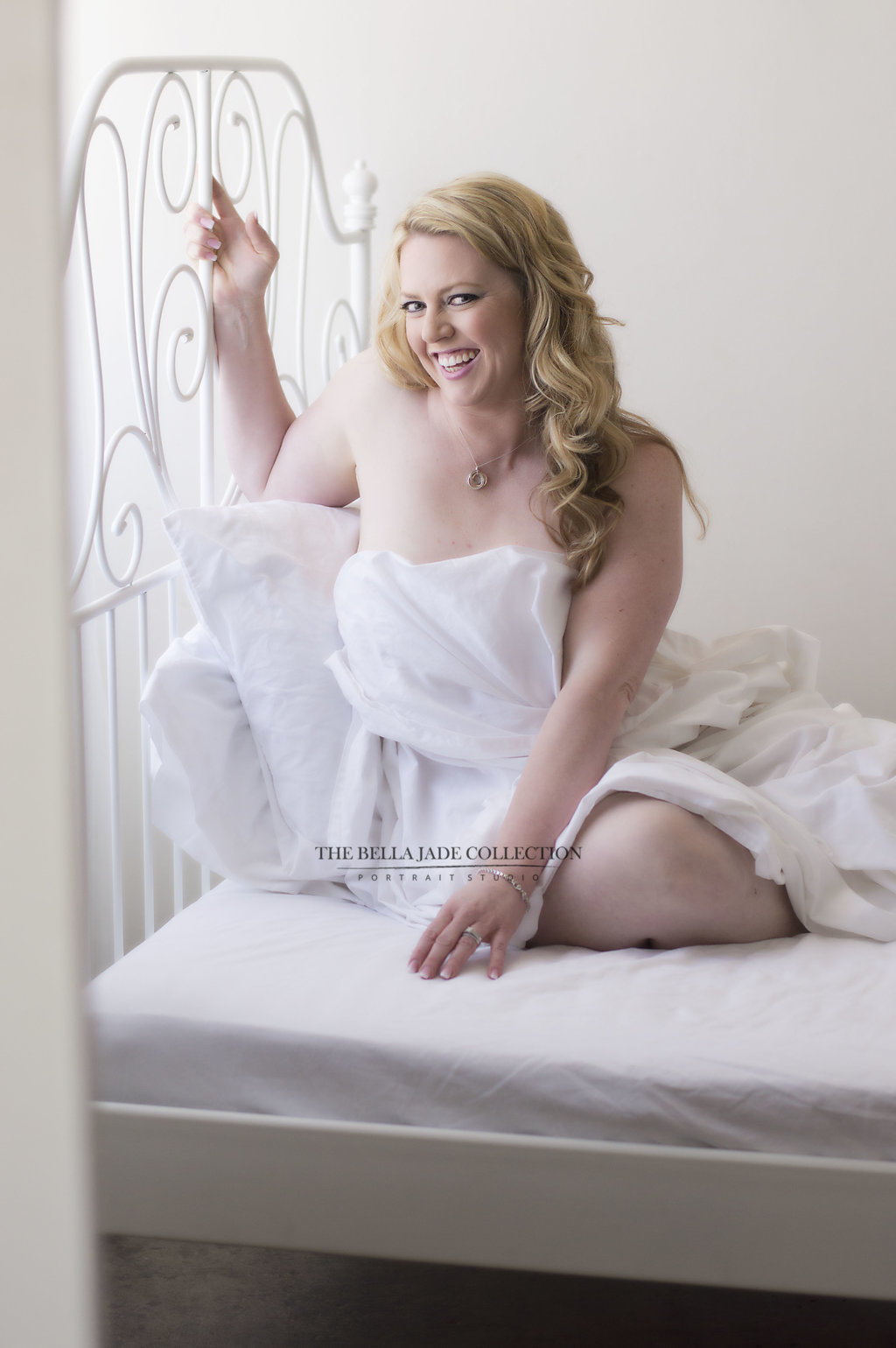 Get Ready to Bring It | White Sheet Boudoir Photography | Phoenix Scottsdale Boudoir ...