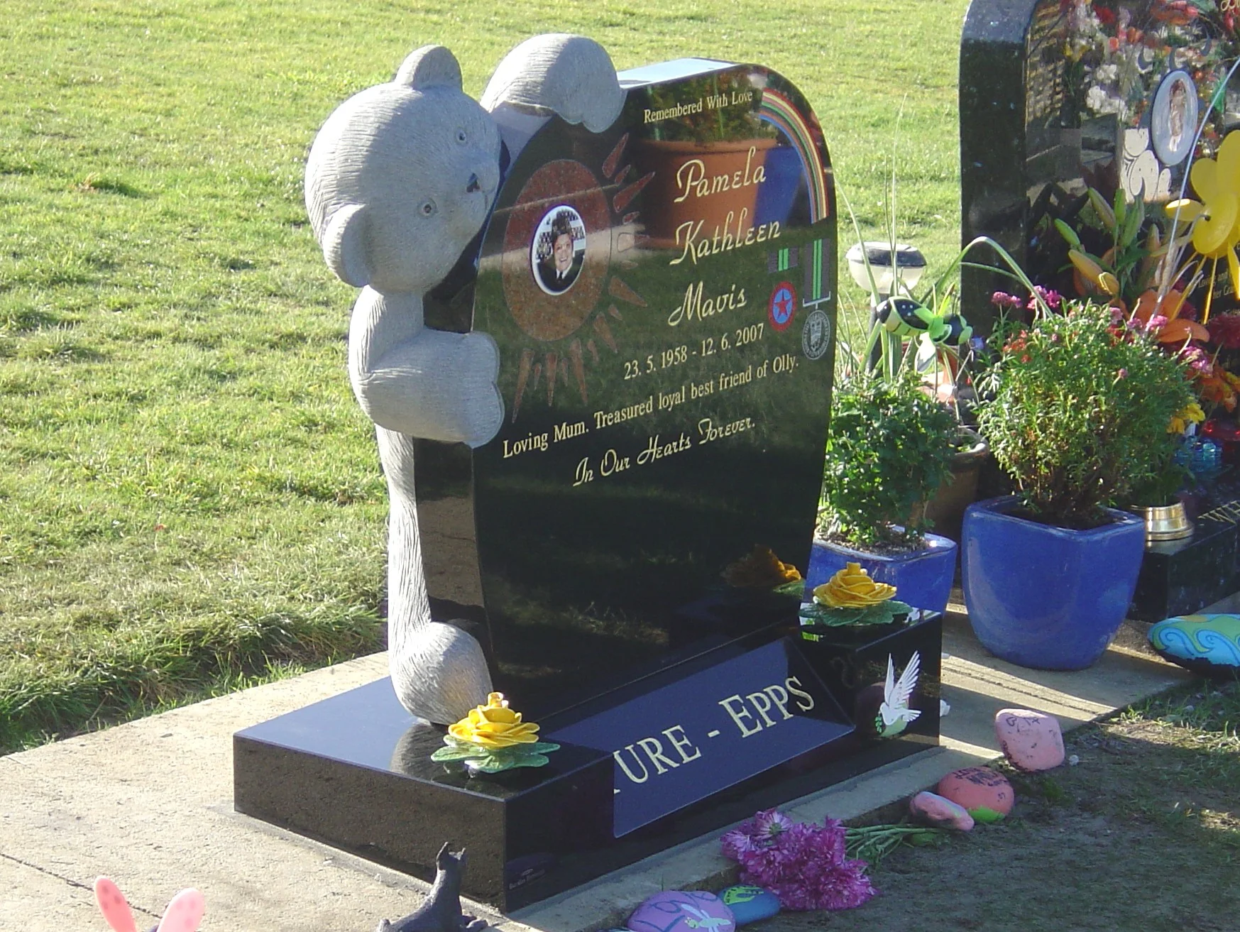 Headstones, plaques & monuments — Guardian Memorials