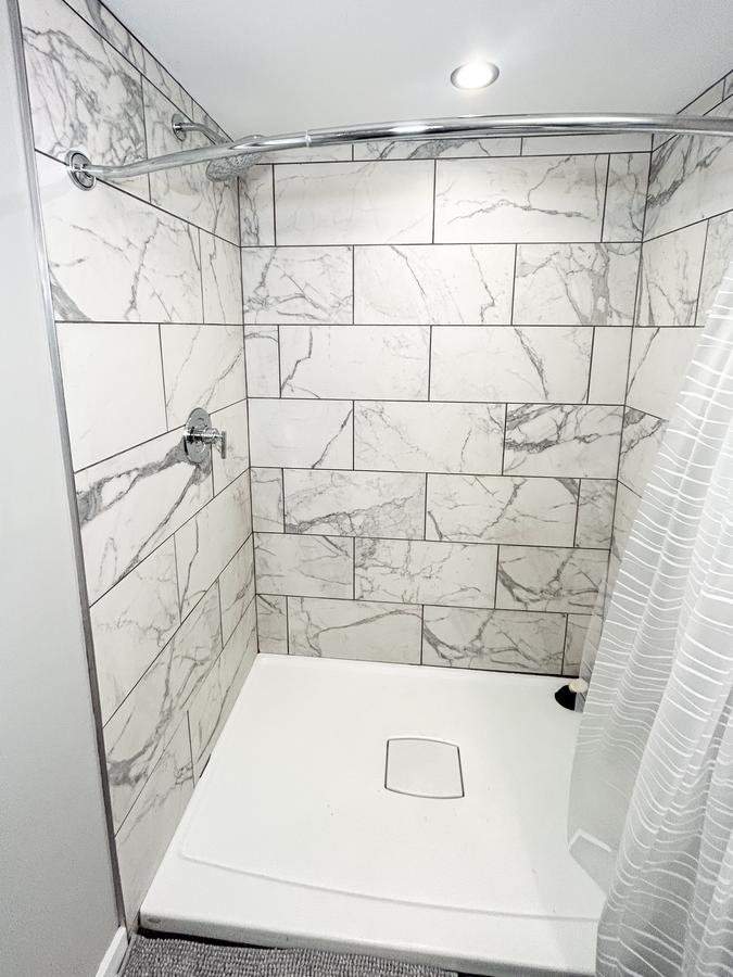 208 E Biddle — TEACHER PROPS