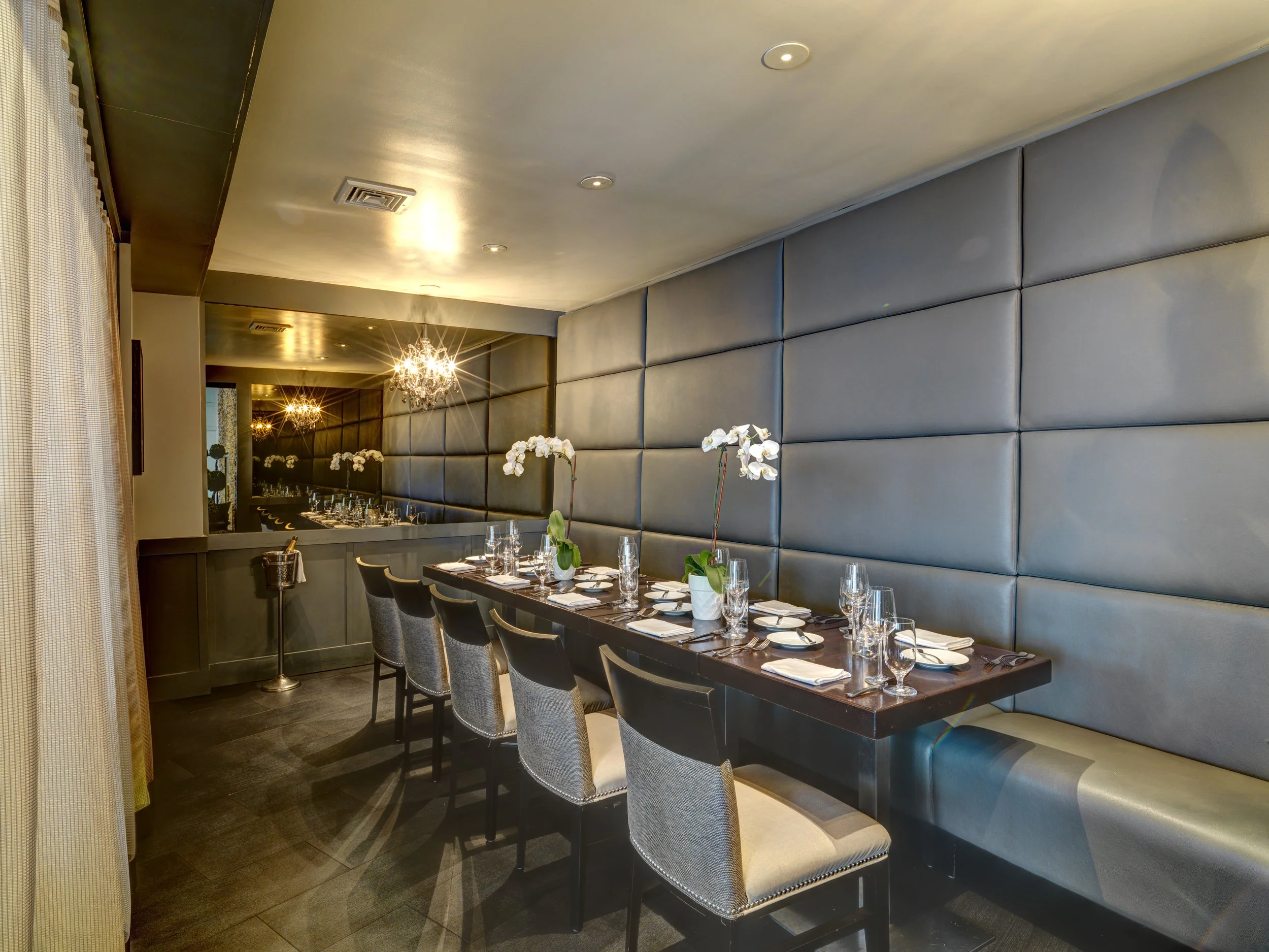 Group Dining — Deuxave