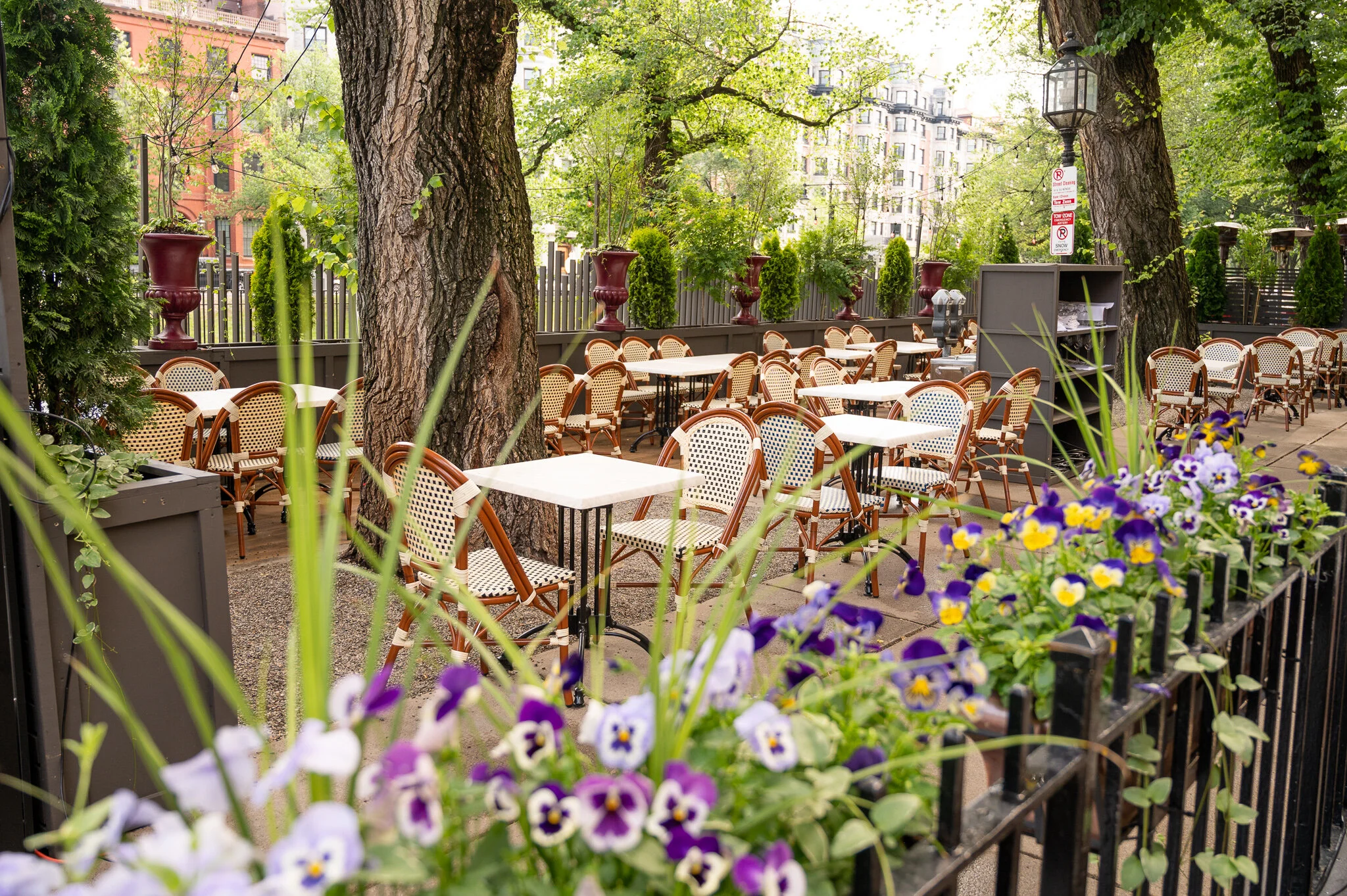 Group Dining — Deuxave