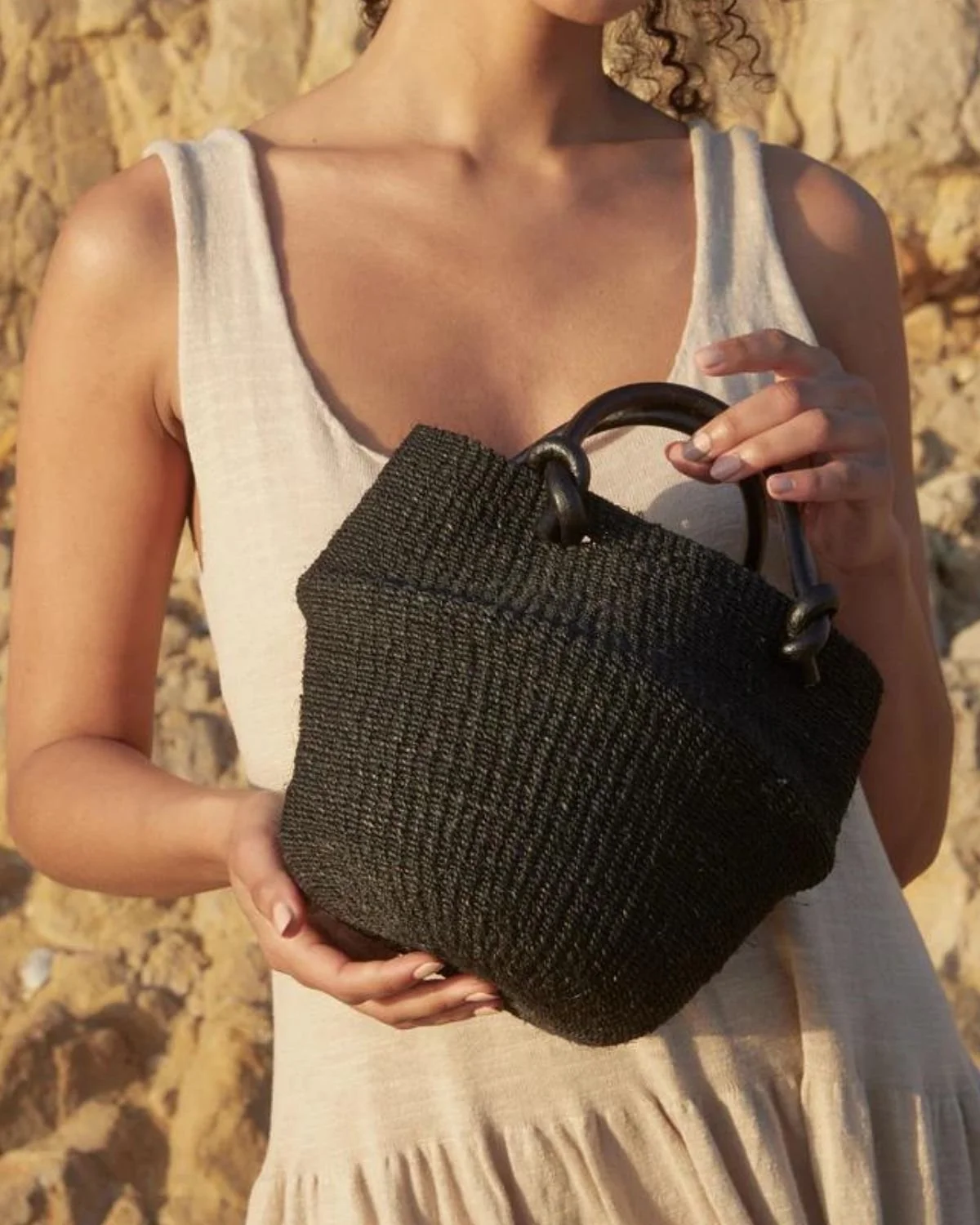 15 Sustainable Beach Bags Crafted with Natural Fibers | Conscious ...