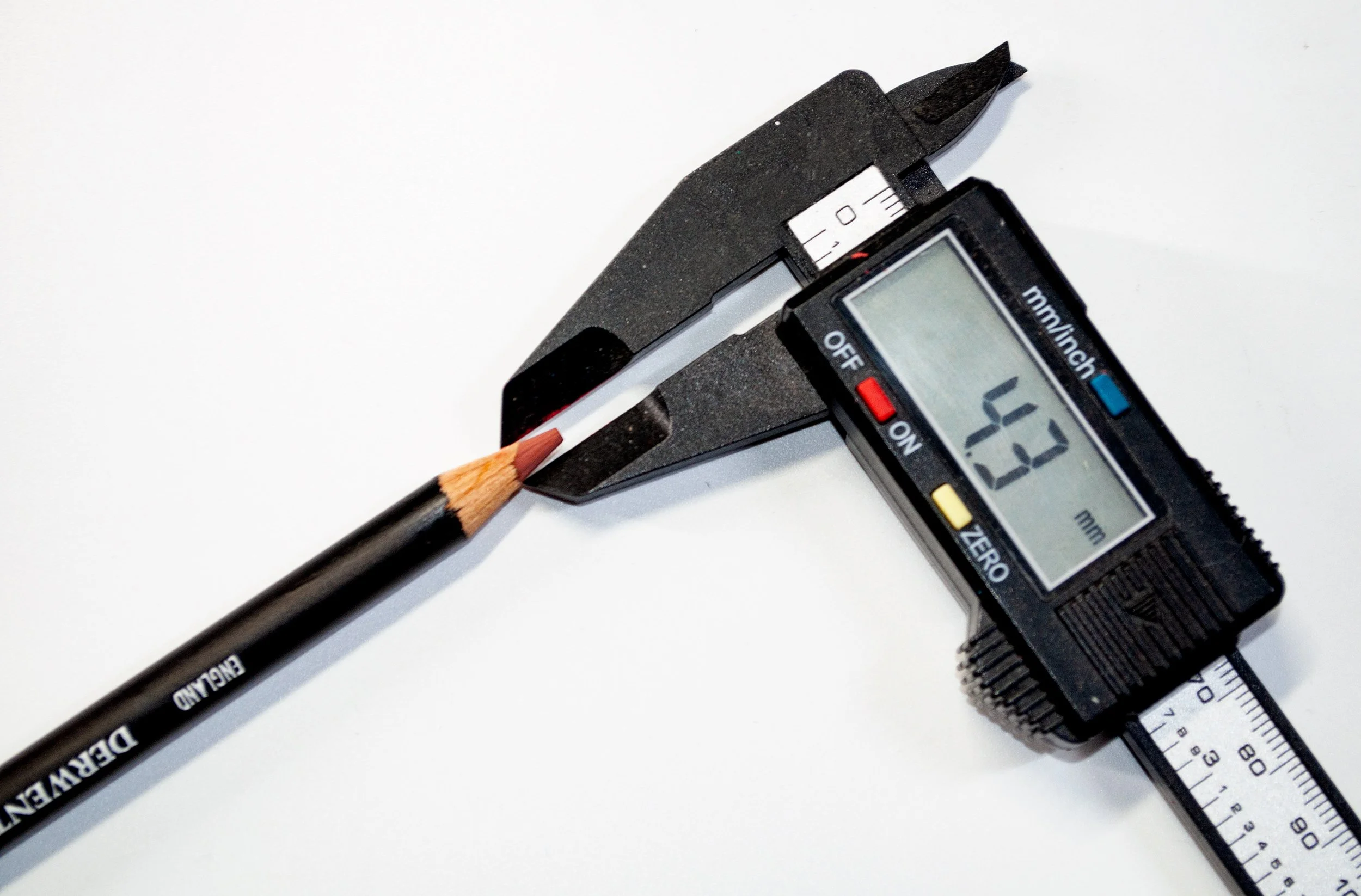 Review Of Derwent Tinted Charcoal Pencils — The Art Gear Guide