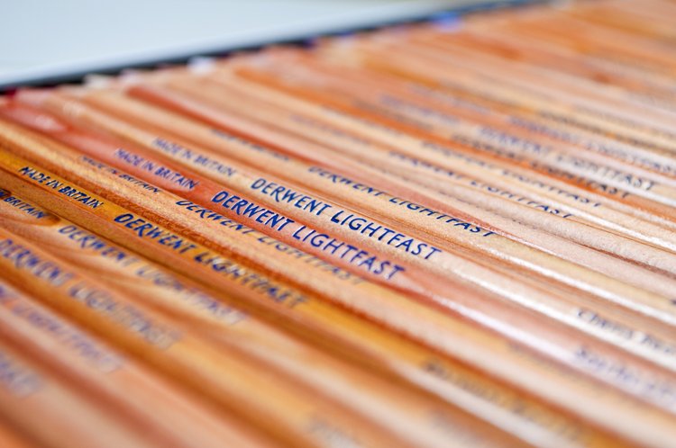 Derwent Lightfast 72 Set — The Art Gear Guide