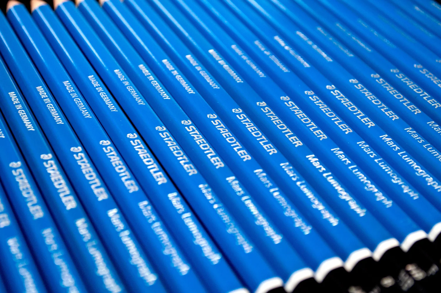 Staedtler Mars Lumograph & Mars Lumograph Black Pencils Review — The Art Gear Guide