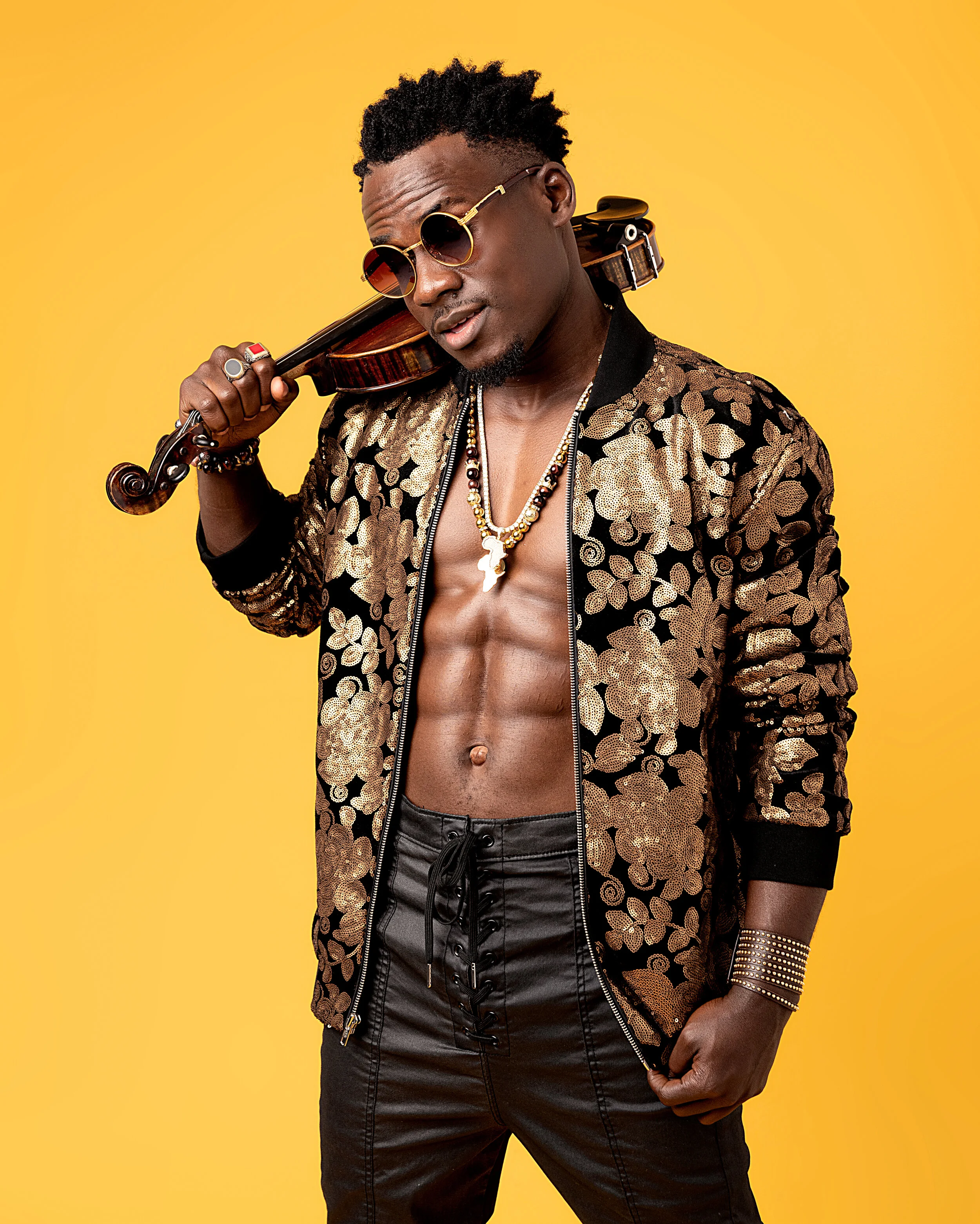 Demola - Afrobeat & Hip-hop Violinist, Artist, Singer