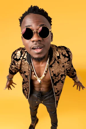 Demola - Afrobeat & Hip-hop Violinist, Artist, Singer