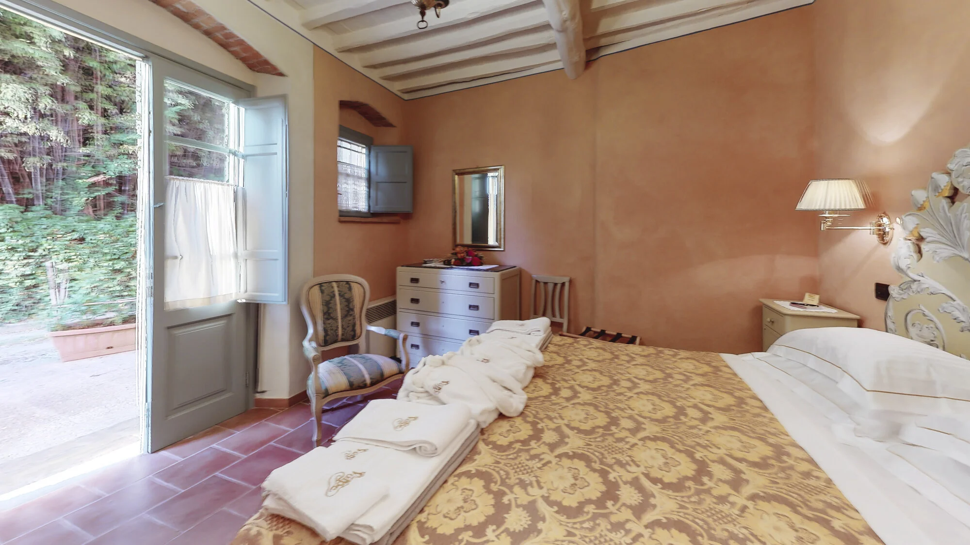 White Party and medieval costume — Tuscan Life