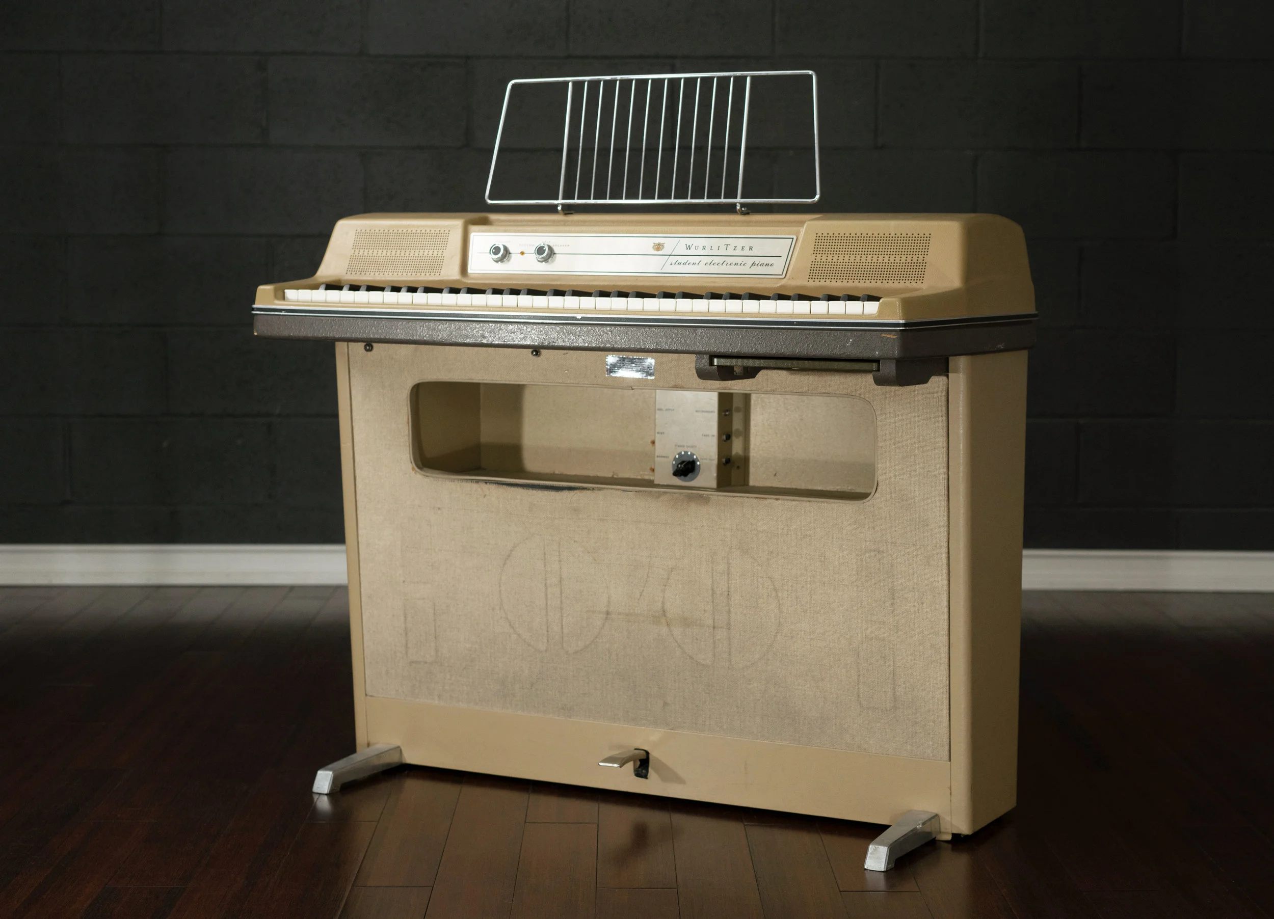 The Wurlitzer 206 Student Model, Explained — Tropical Fish