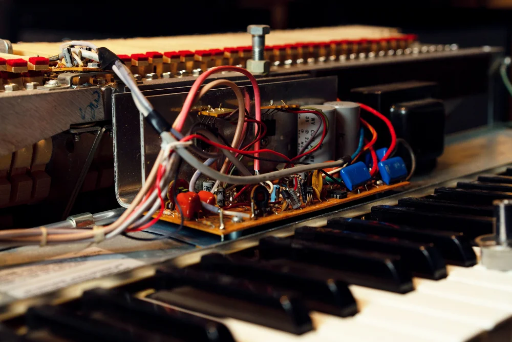 How to Fix Hum in Your Wurlitzer Electronic Piano (Or Other Vintage Amp ...
