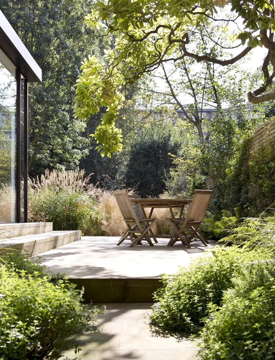 Mercers Road — The Garden Pictorial