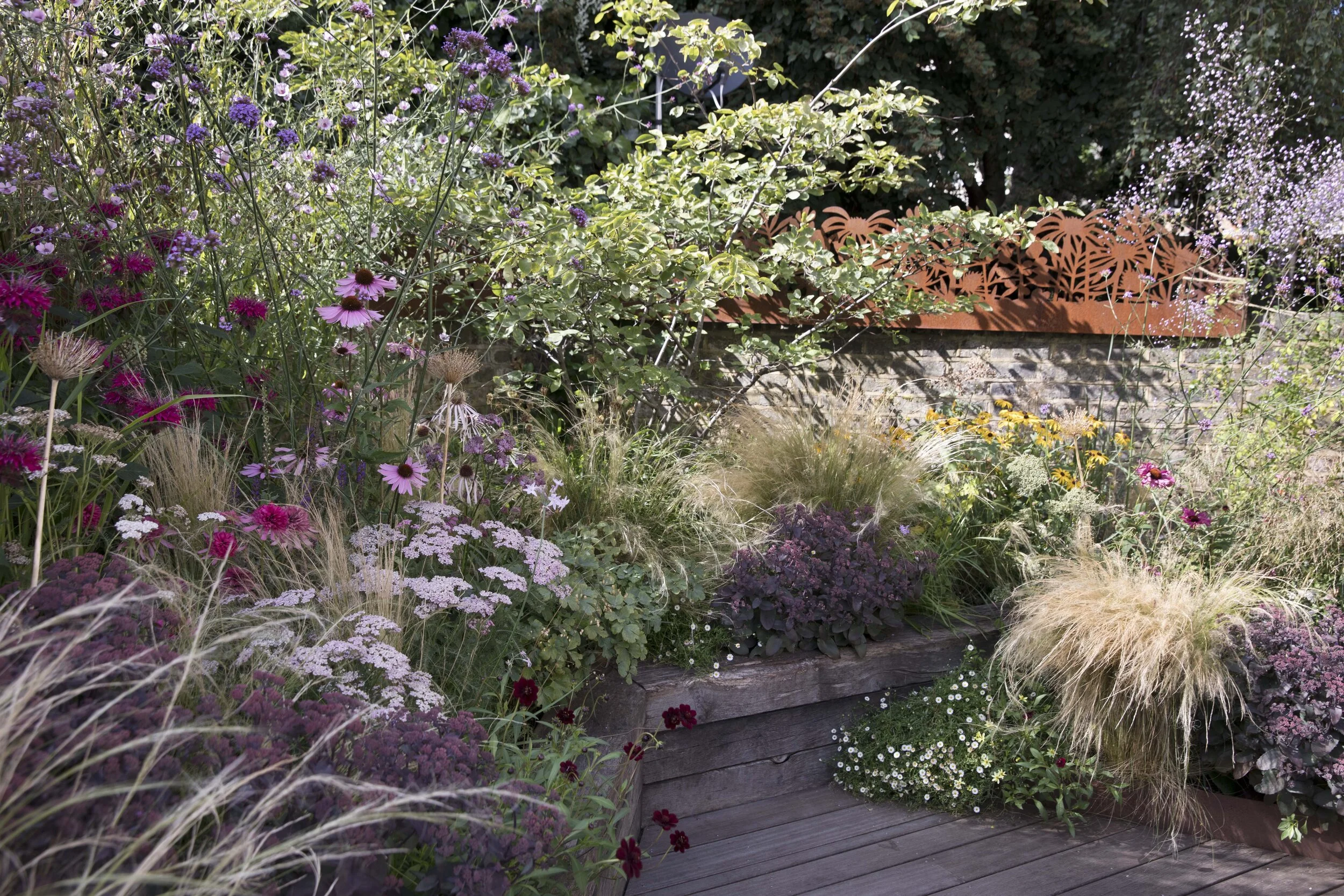 Southgate Road, London — The Garden Pictorial
