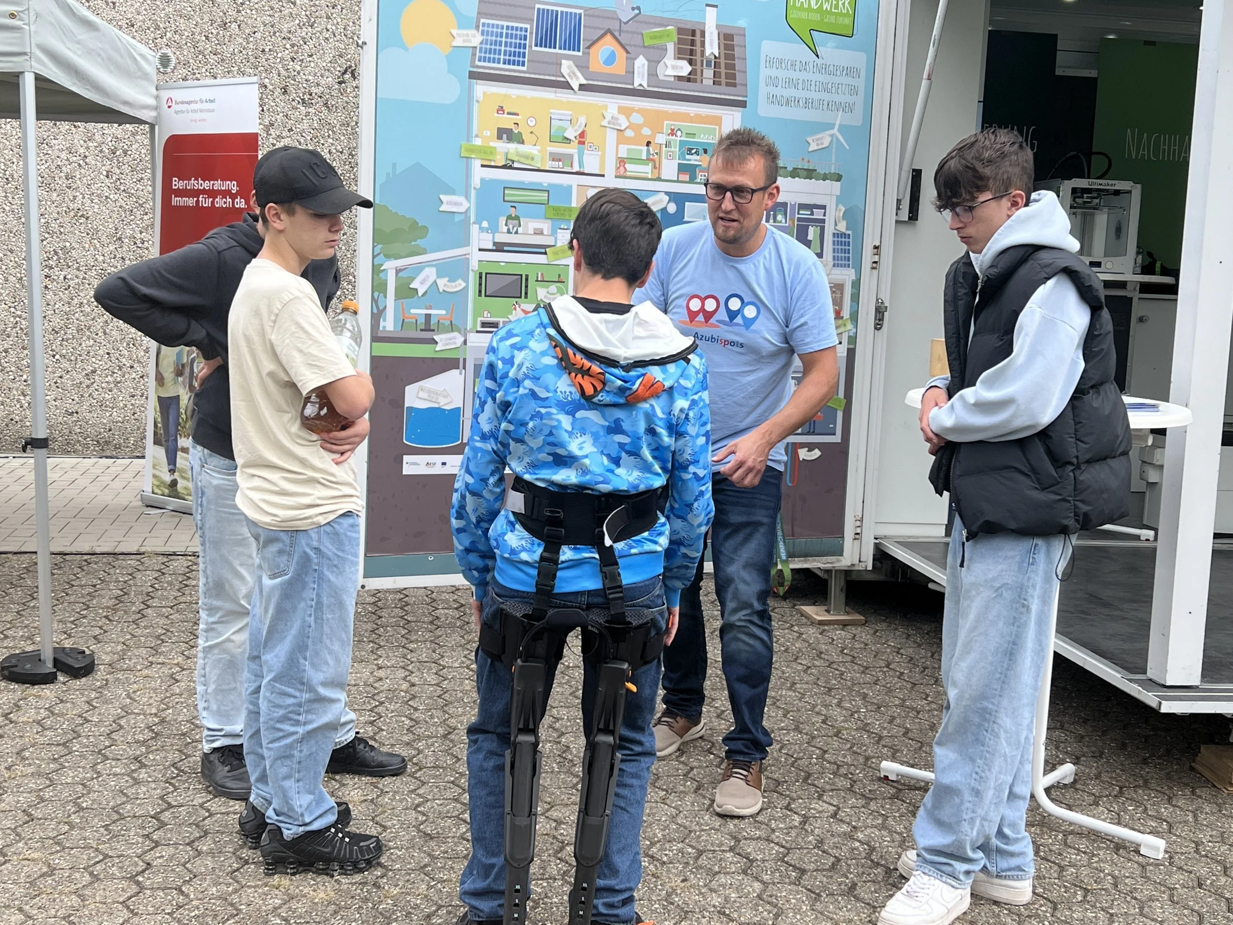 Berufsorientierung mobil – Das HWK-Mobil zu Gast an der HRS+ — Heinrich ...