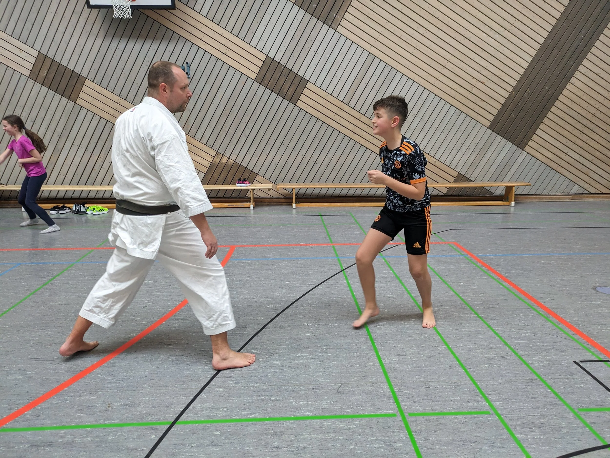 Sportklasse 5b lernt Karate kennen — Heinrich-Roth-Realschule plus