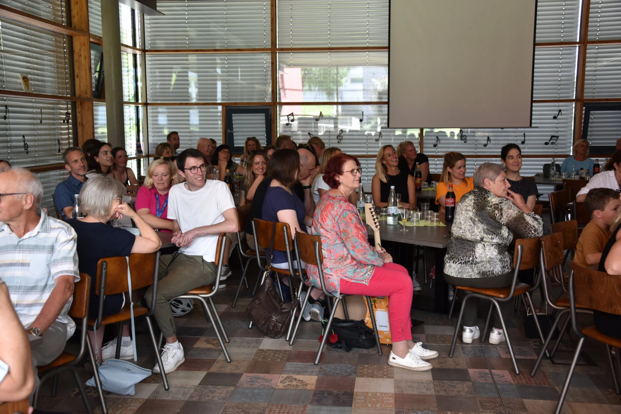 Musiklehrer Bernd Lennartz in den Ruhestand verabschiedet — Heinrich-Roth-Realschule plus