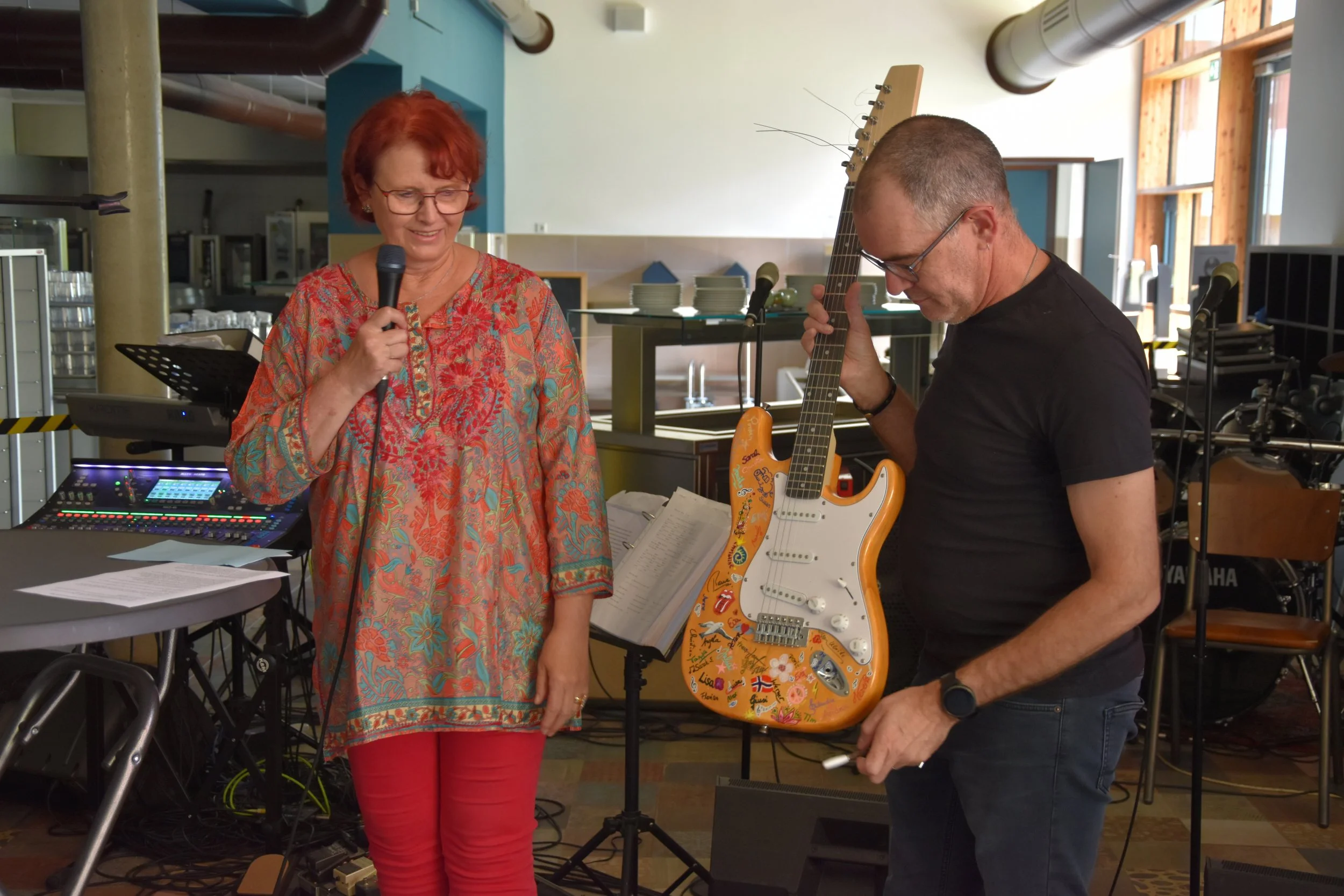 Musiklehrer Bernd Lennartz in den Ruhestand verabschiedet — Heinrich-Roth-Realschule plus