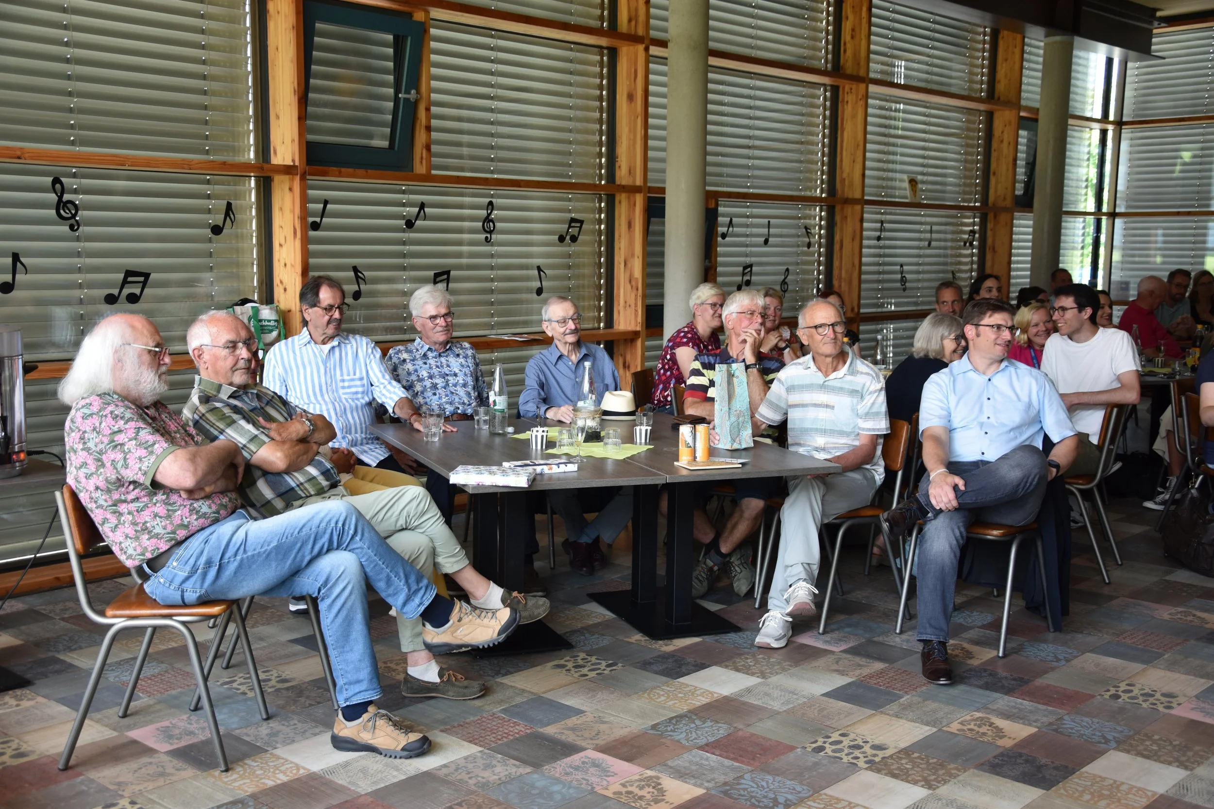 Musiklehrer Bernd Lennartz in den Ruhestand verabschiedet — Heinrich-Roth-Realschule plus