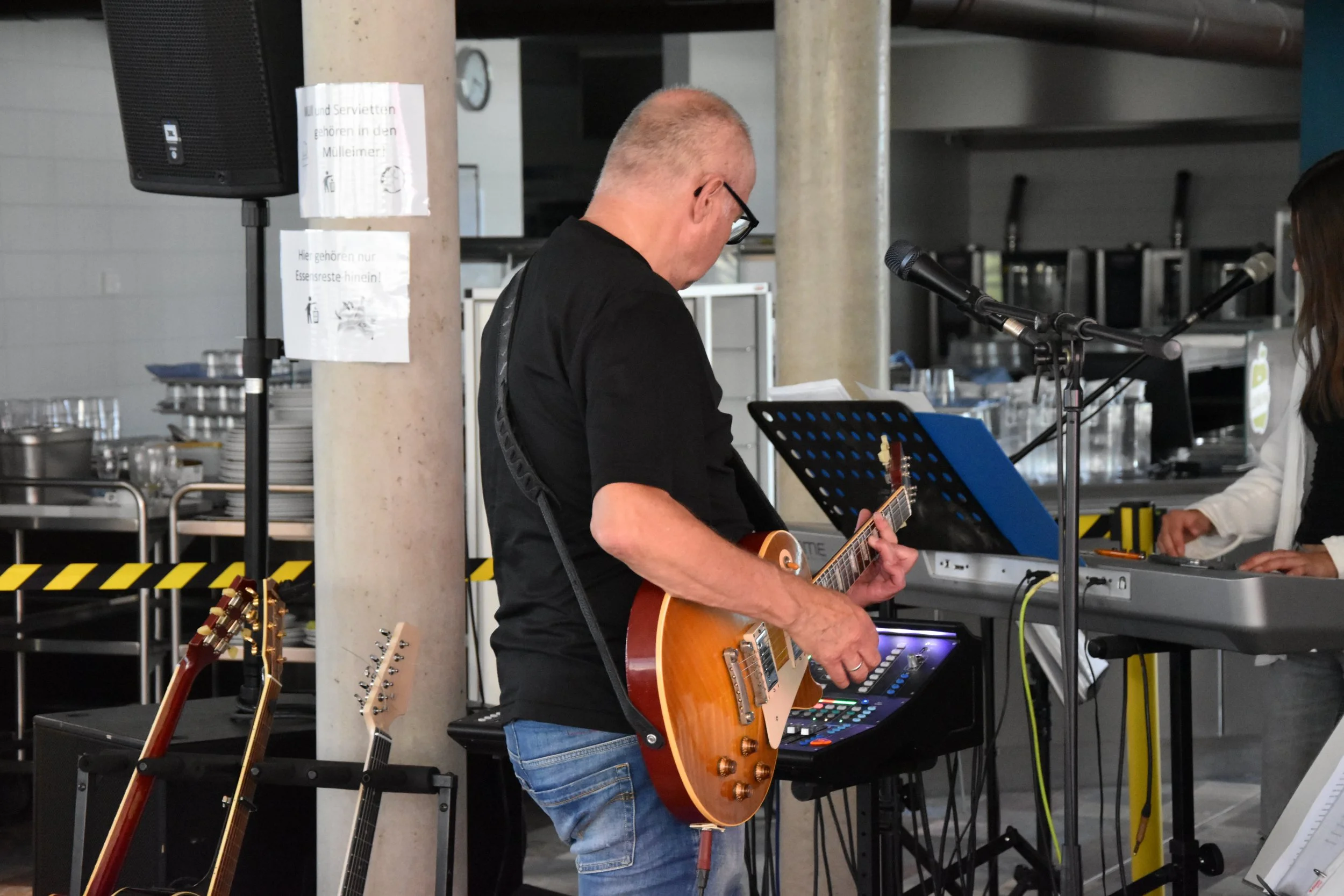 Musiklehrer Bernd Lennartz in den Ruhestand verabschiedet — Heinrich-Roth-Realschule plus